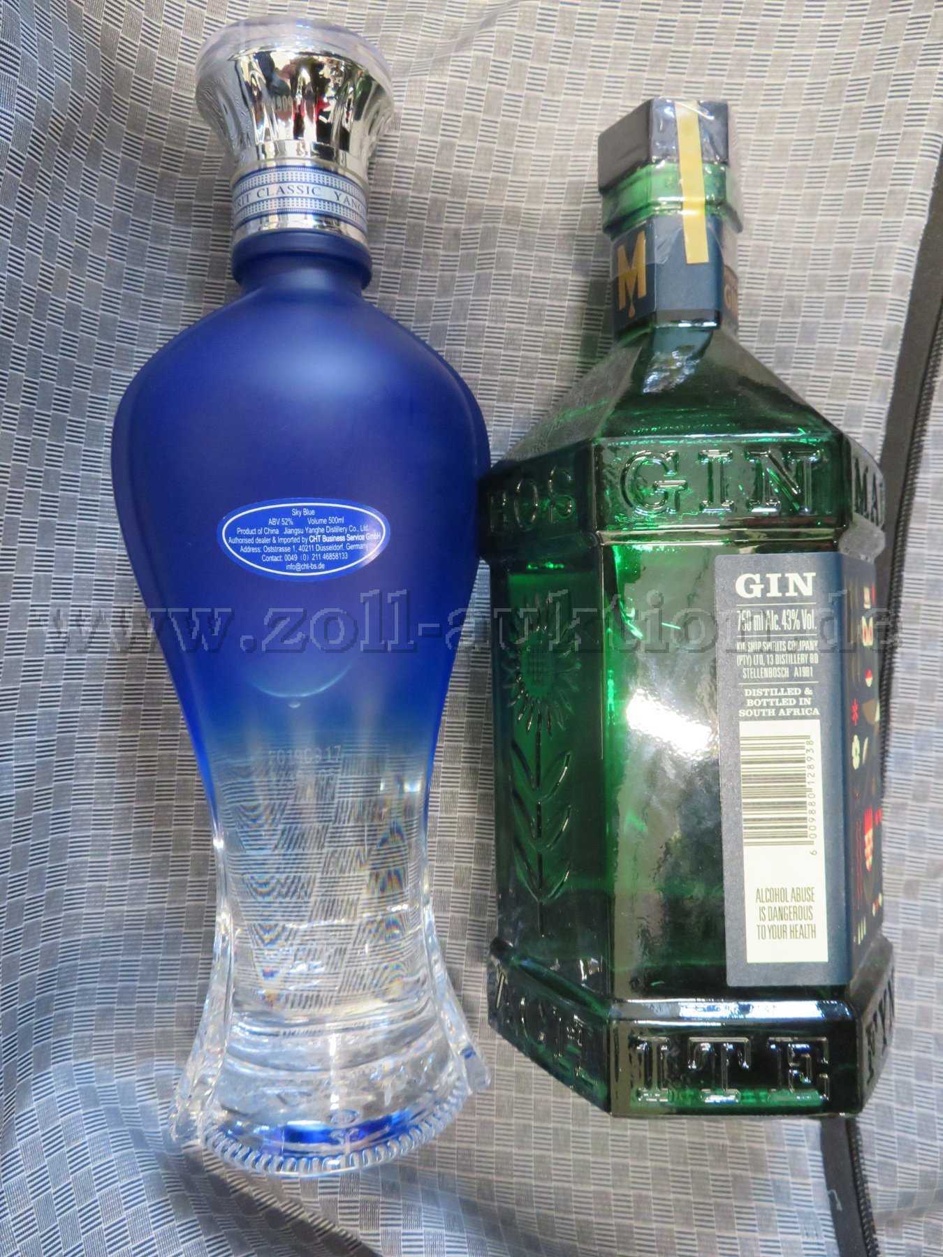 Zoll-Auktion - 15 teilig, Alkohol, u.a. Whiskey, Wodka, Sekt, verschiedene Hersteller, Koffer ...