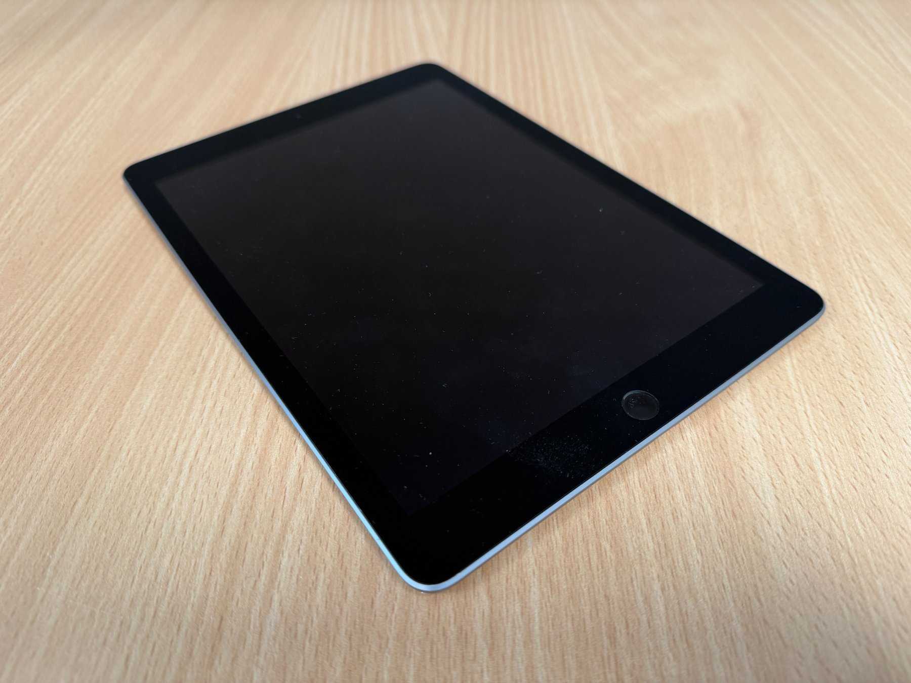 Zoll-Auktion - 1 Apple iPad 6. Generation A1893 32 GB (ID 927334)