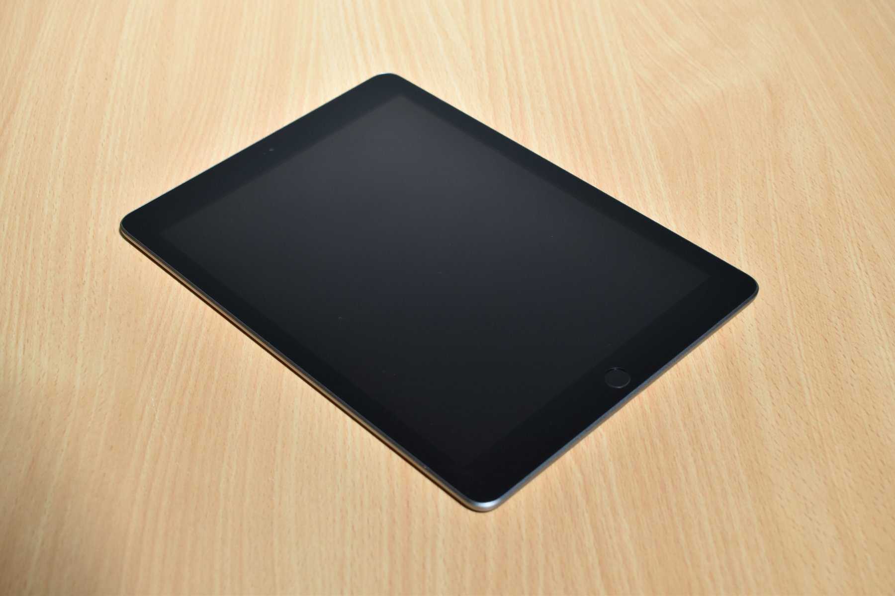 Zoll-Auktion - 1 Apple iPad 6. Generation A1893 32 GB (ID 930592)