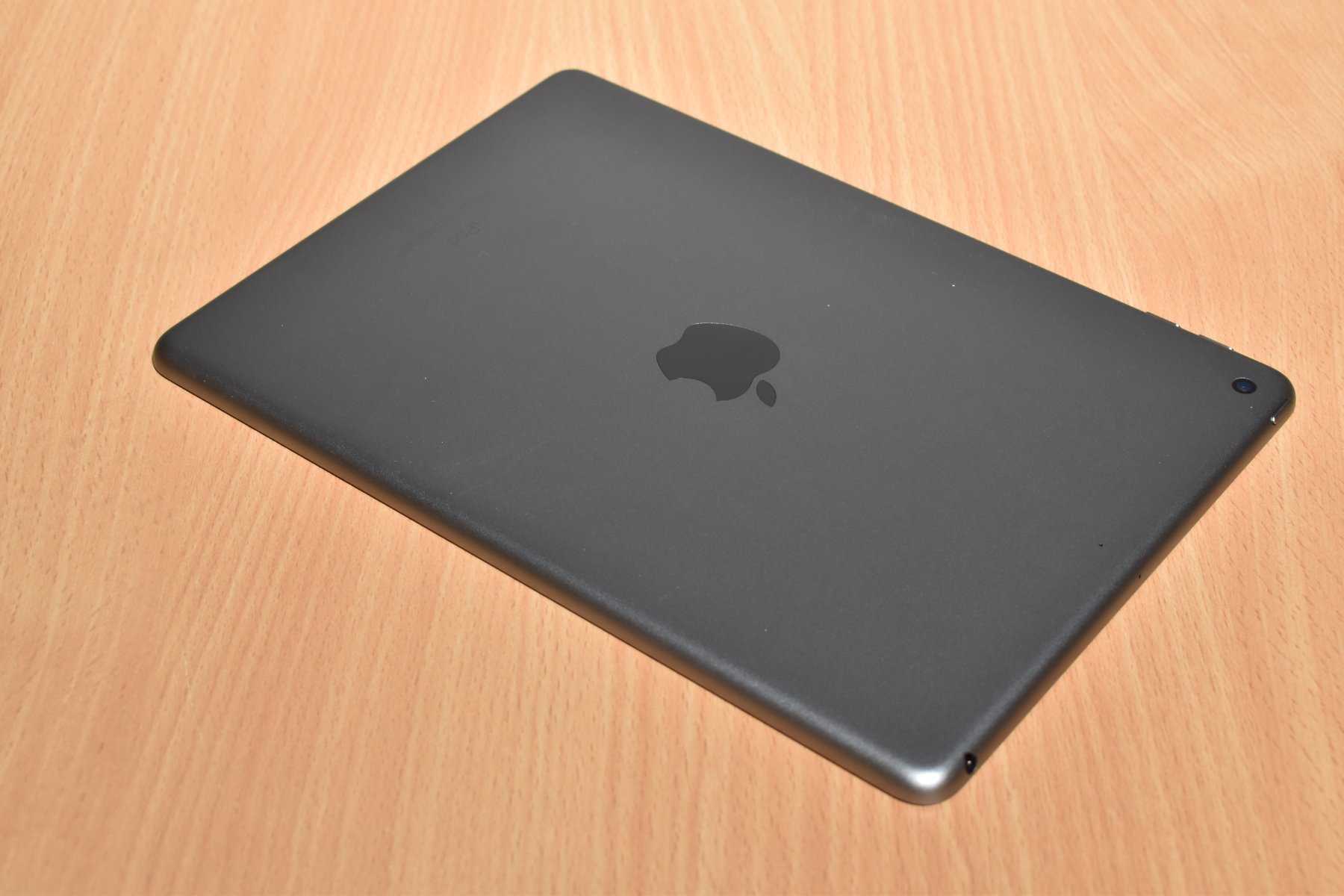 Zoll-Auktion - 1 Apple iPad 6. Generation A1893 32 GB 9,7" (24,63cm ...