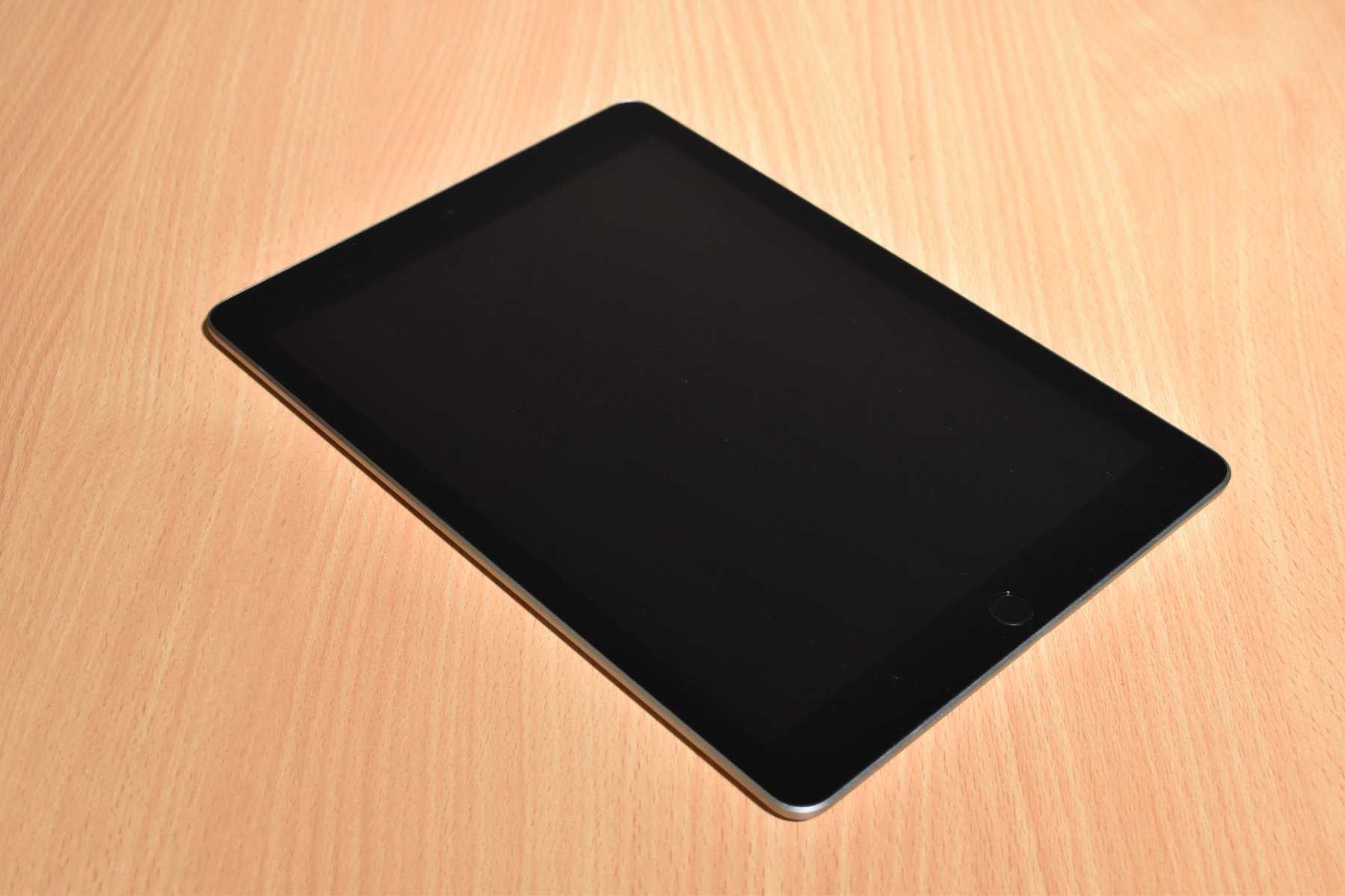 Zoll-Auktion - 1 Apple iPad 6. Generation A1893 32 GB 9,7" (24,63cm ...