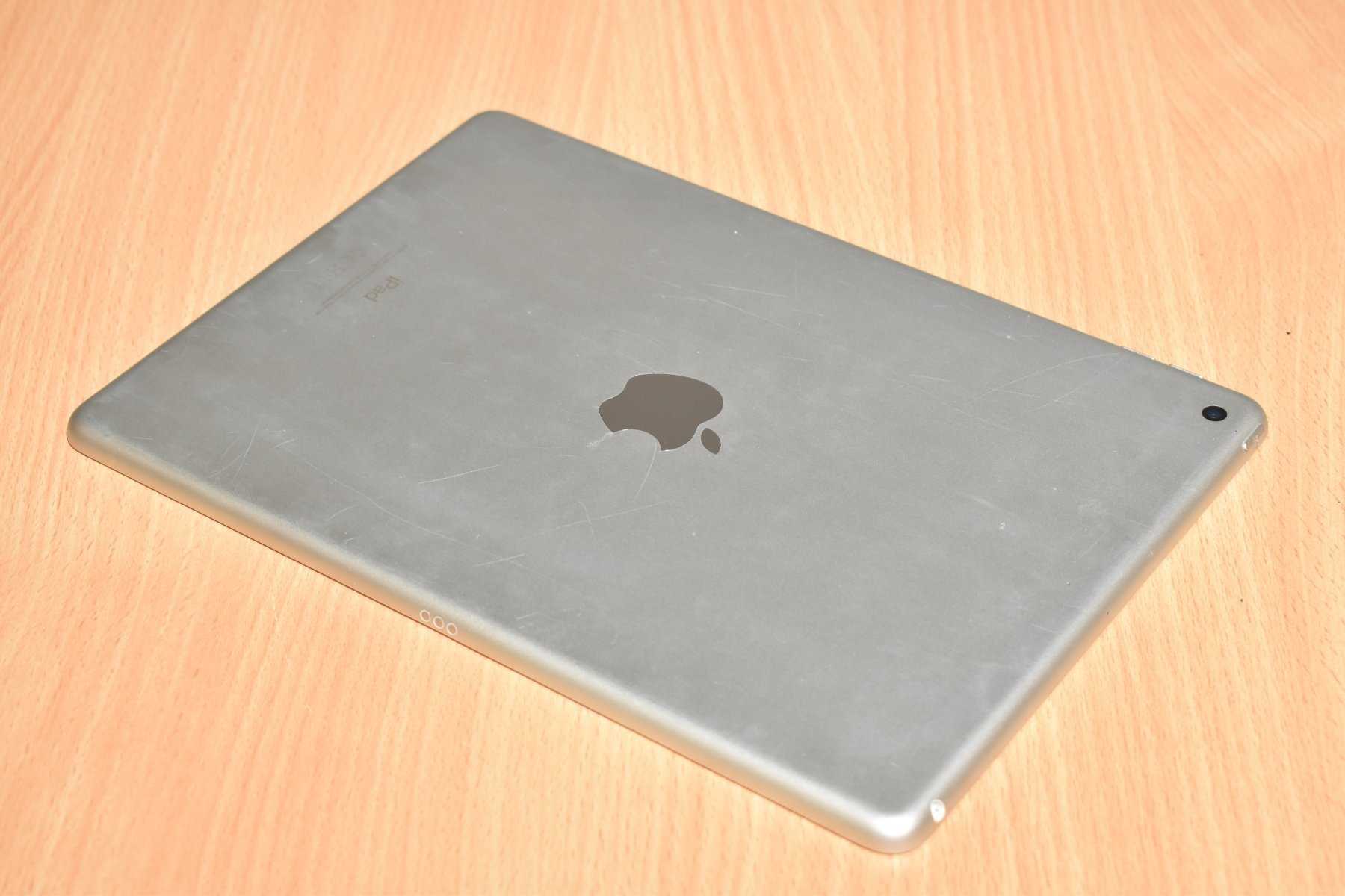 Zoll-Auktion - 1 Apple iPad 7. Generation 32 GB 10,2" (25,91cm) (ID 963260)
