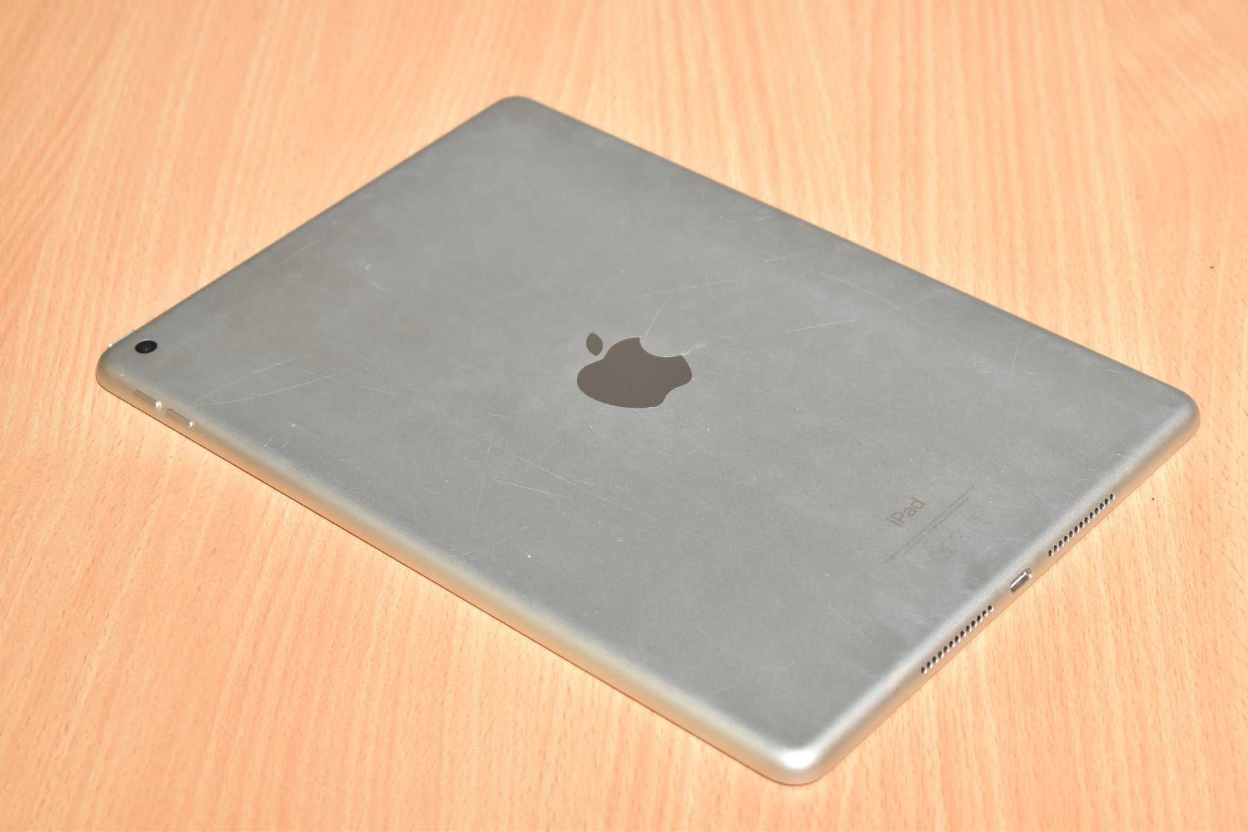 Zoll-Auktion - 1 Apple iPad 7. Generation 32 GB 10,2" (25,91cm) (ID 963260)