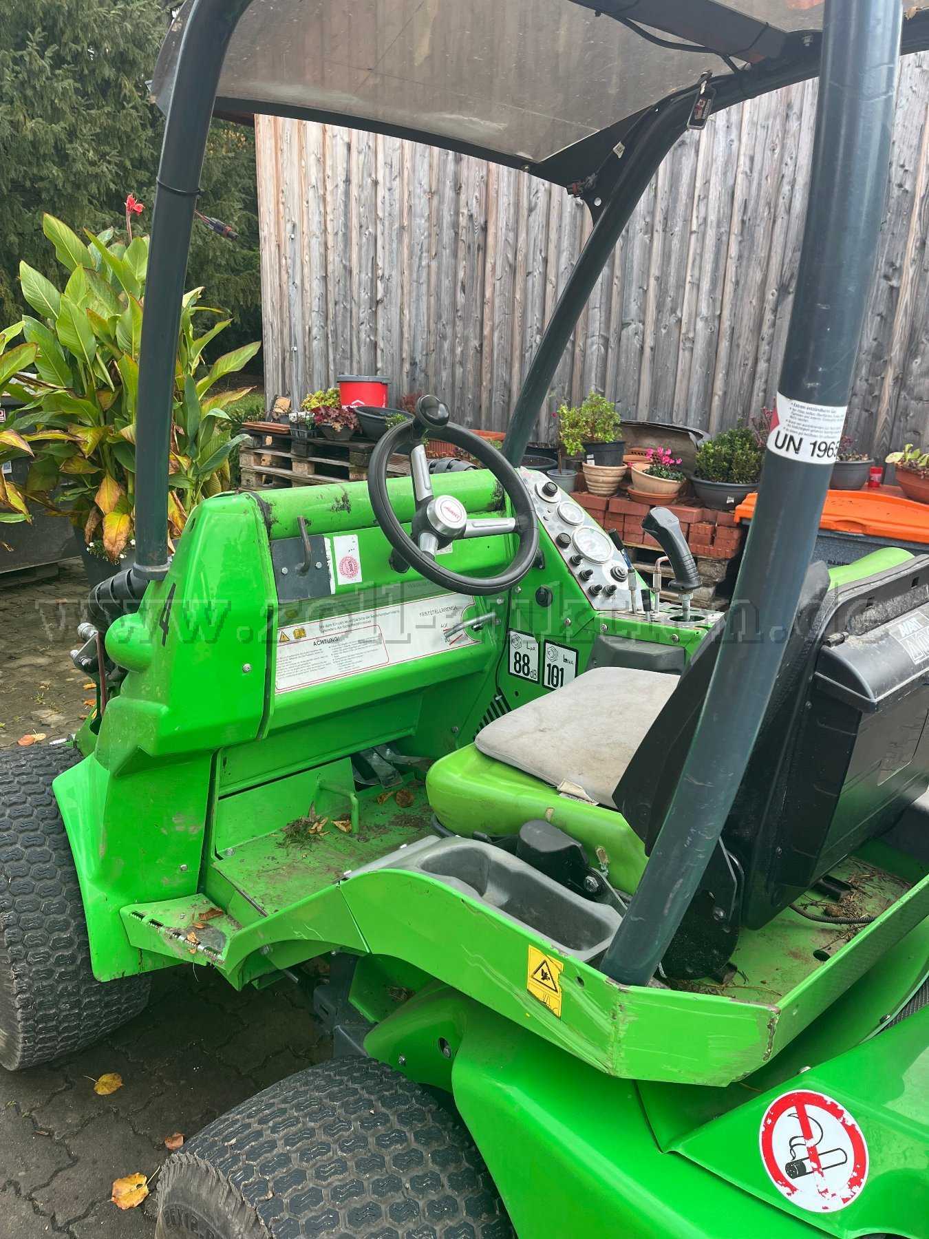 Zoll-Auktion - 1 Avant 525 LPG Multifunktionslader Minilader ...