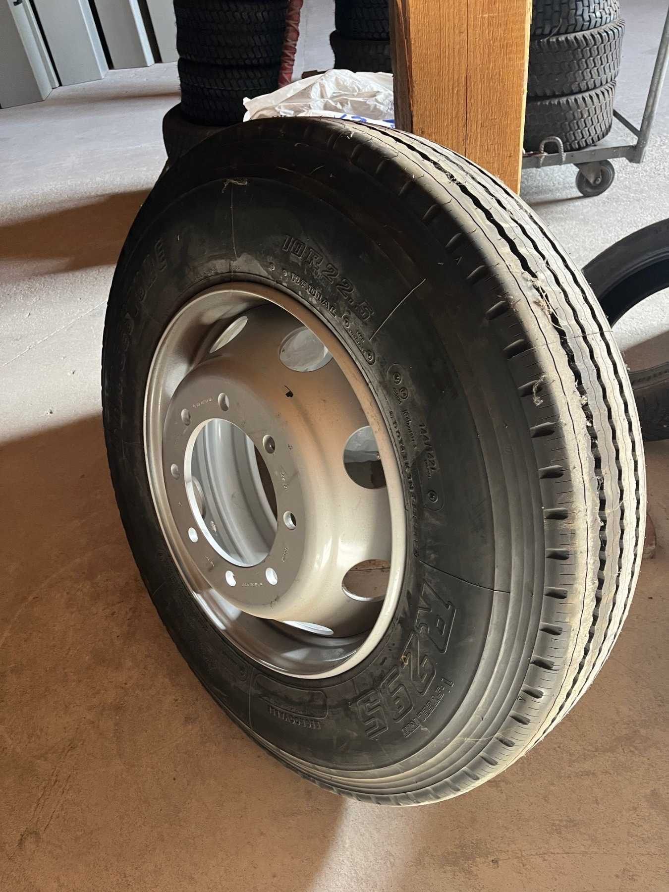 Zoll-Auktion - 1 Bucher Straßenkehrmaschine CityFant 6000 auf Mercedes ...