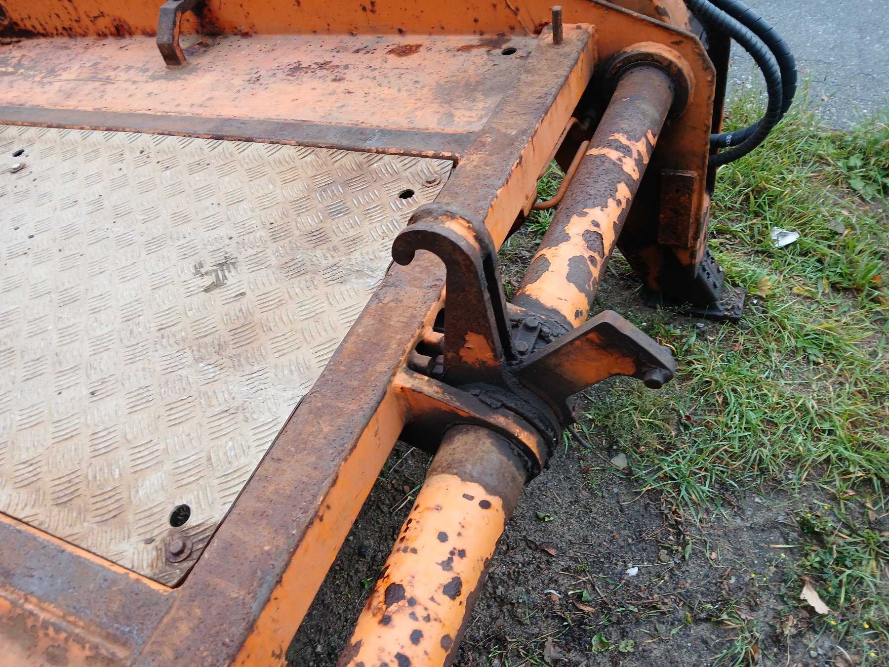 Zoll-Auktion - 1 Container-Aufbau von Multicar M26 Firma Georg Typ ...