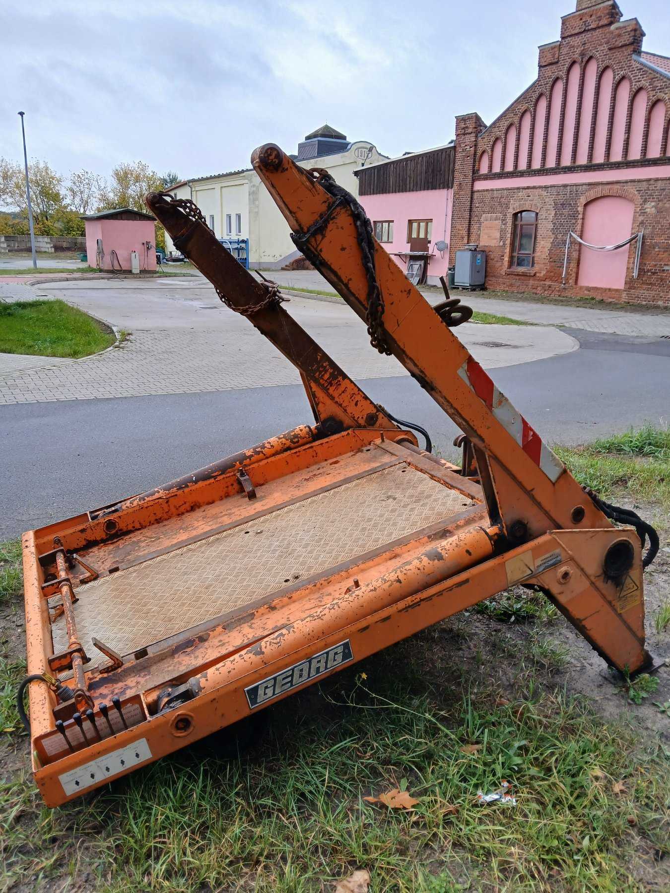 Zoll-Auktion - 1 Container-Aufbau von Multicar M26 Firma Georg Typ ...