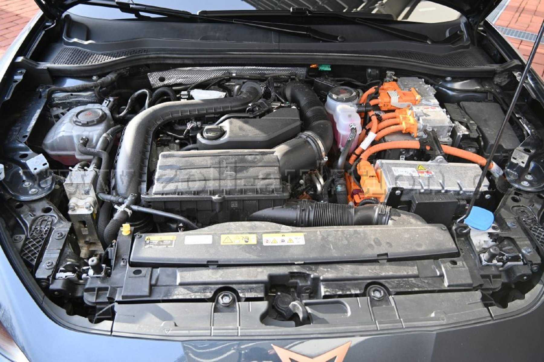 Zoll-Auktion - 1 Cupra Leon SportsTourer 1.5 e-Hybrid mit Ahk, Batterie ...