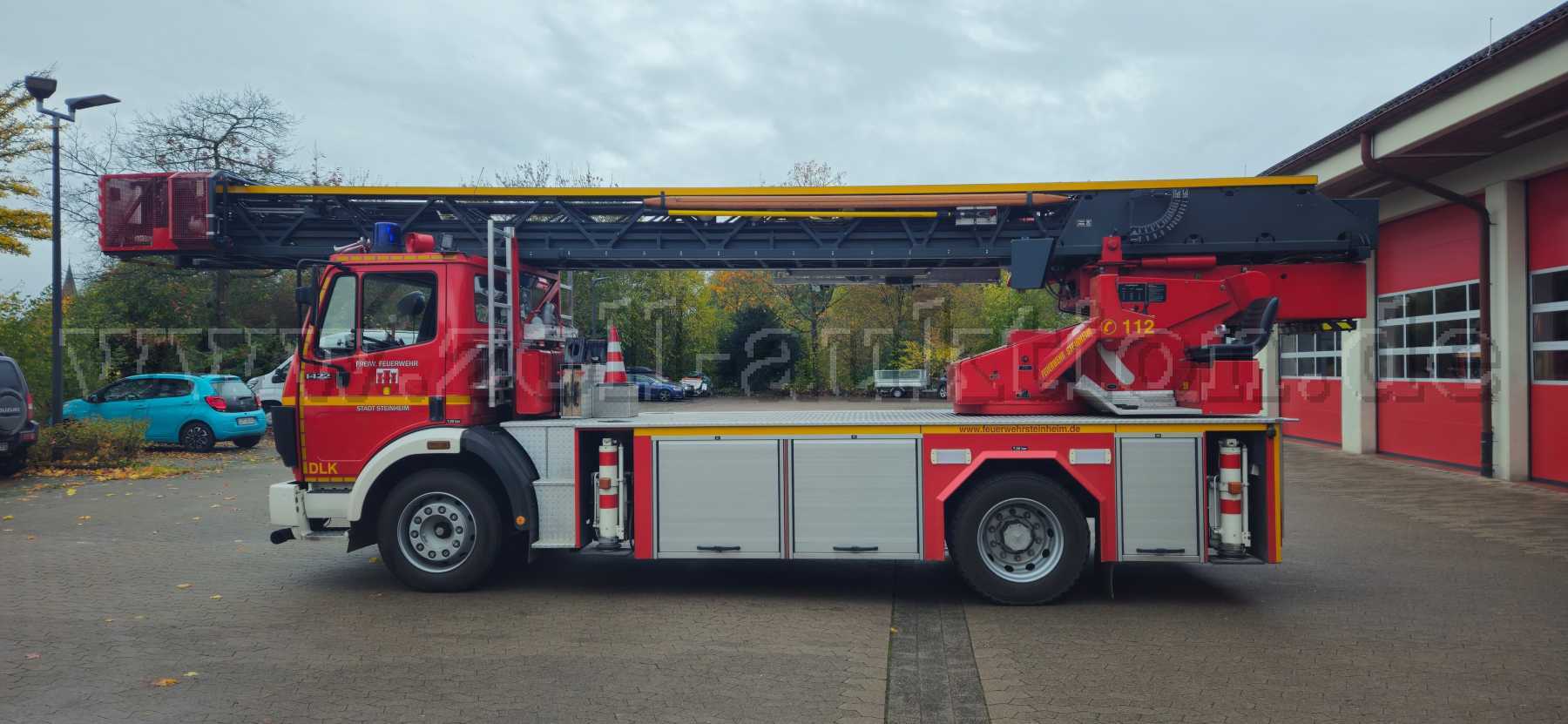 Zoll-Auktion - 1 Drehleiter - Metz DLK 23-12 PLC 2 auf Mercedes-Benz ...