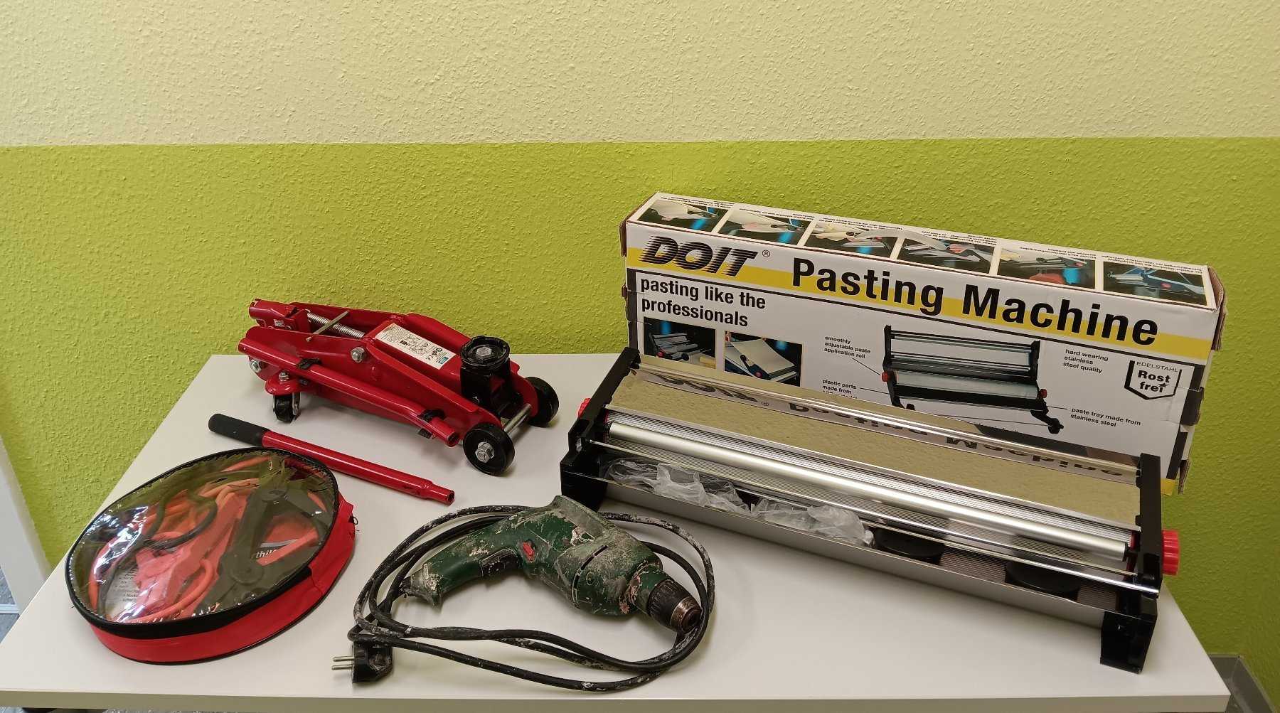 Zoll-Auktion - 1 Dynamic Wagenheber + 1xStarthilfekabel, 1xBosch ...