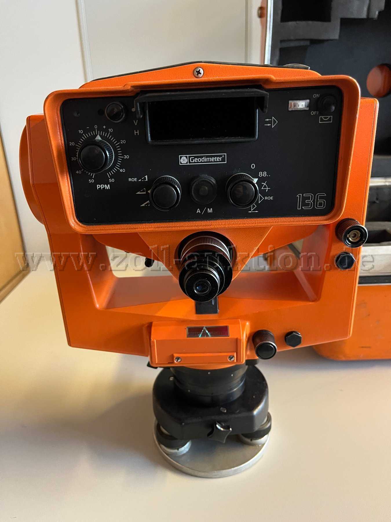 Zoll-Auktion - 1 Elektrooptisches Distanzmessgerät (EDM) Geodimeter 136 ...