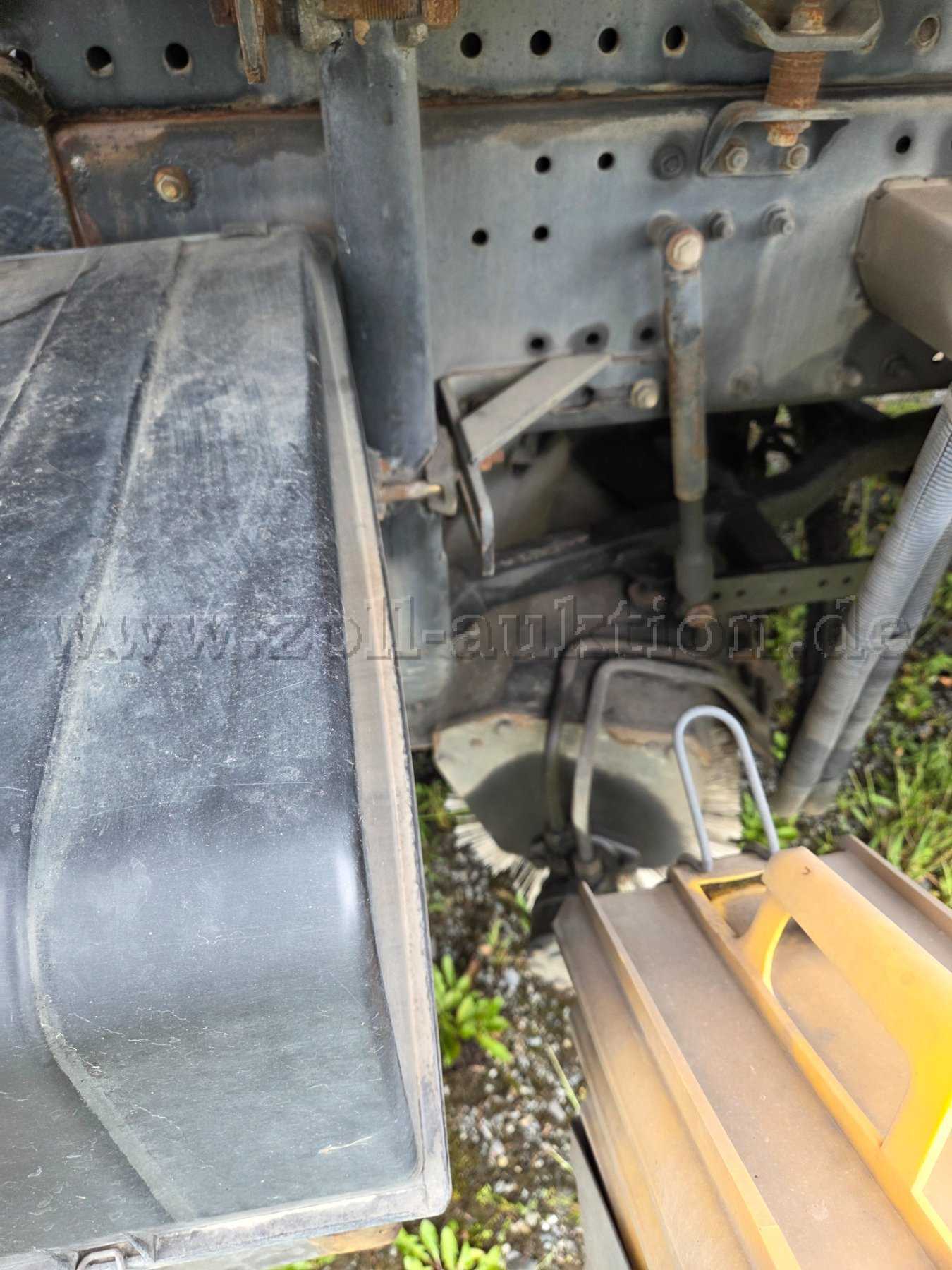 Zoll-Auktion - 1 Faun Straßenkehrmaschine auf MAN Fahrgestell TGM 15. ...