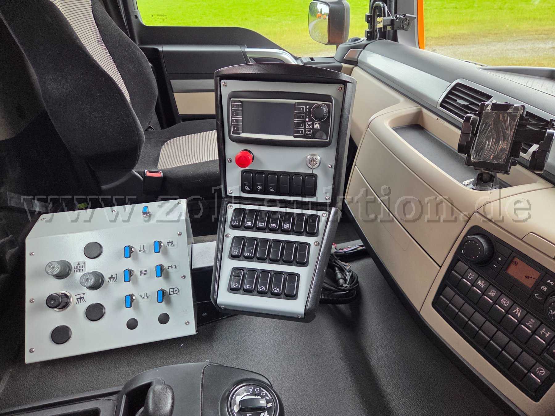 Zoll-Auktion - 1 Faun Straßenkehrmaschine auf MAN Fahrgestell TGM 15. ...