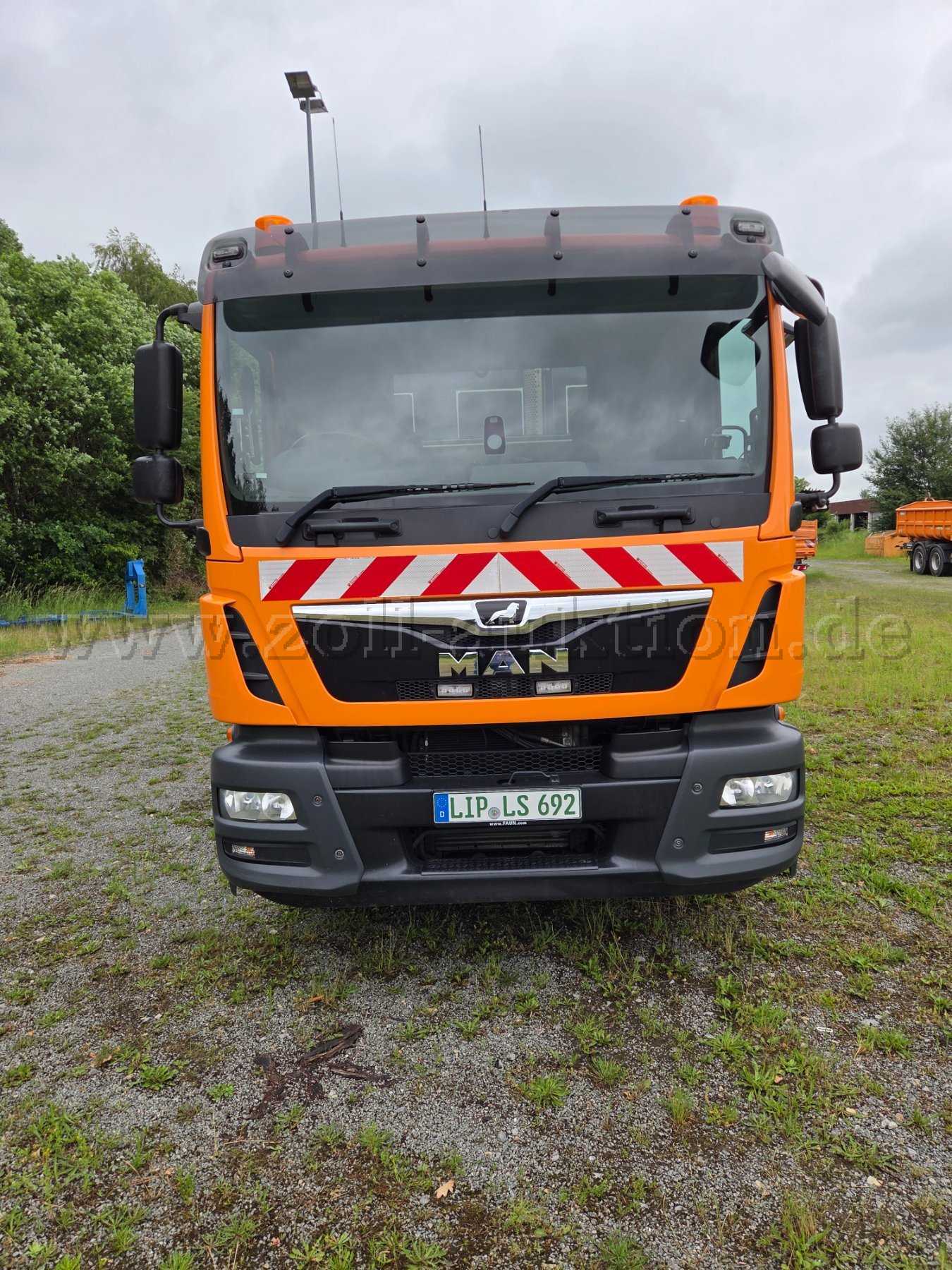 Zoll-Auktion - 1 Faun Straßenkehrmaschine auf MAN Fahrgestell TGM 15. ...