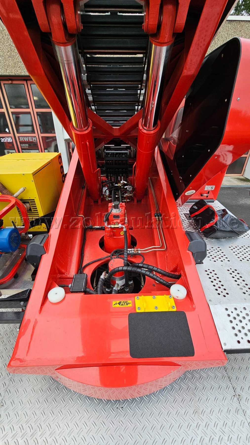 Zoll-Auktion - 1 Feuerwehr Drehleiter Magirus DLK 23/12 CS auf IVECO ...