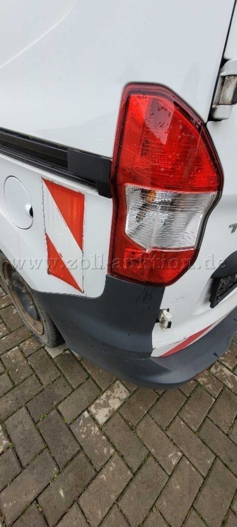 Zoll-Auktion - 1 Ford Transit Courier Kombi - Motorschaden (ID 936512)
