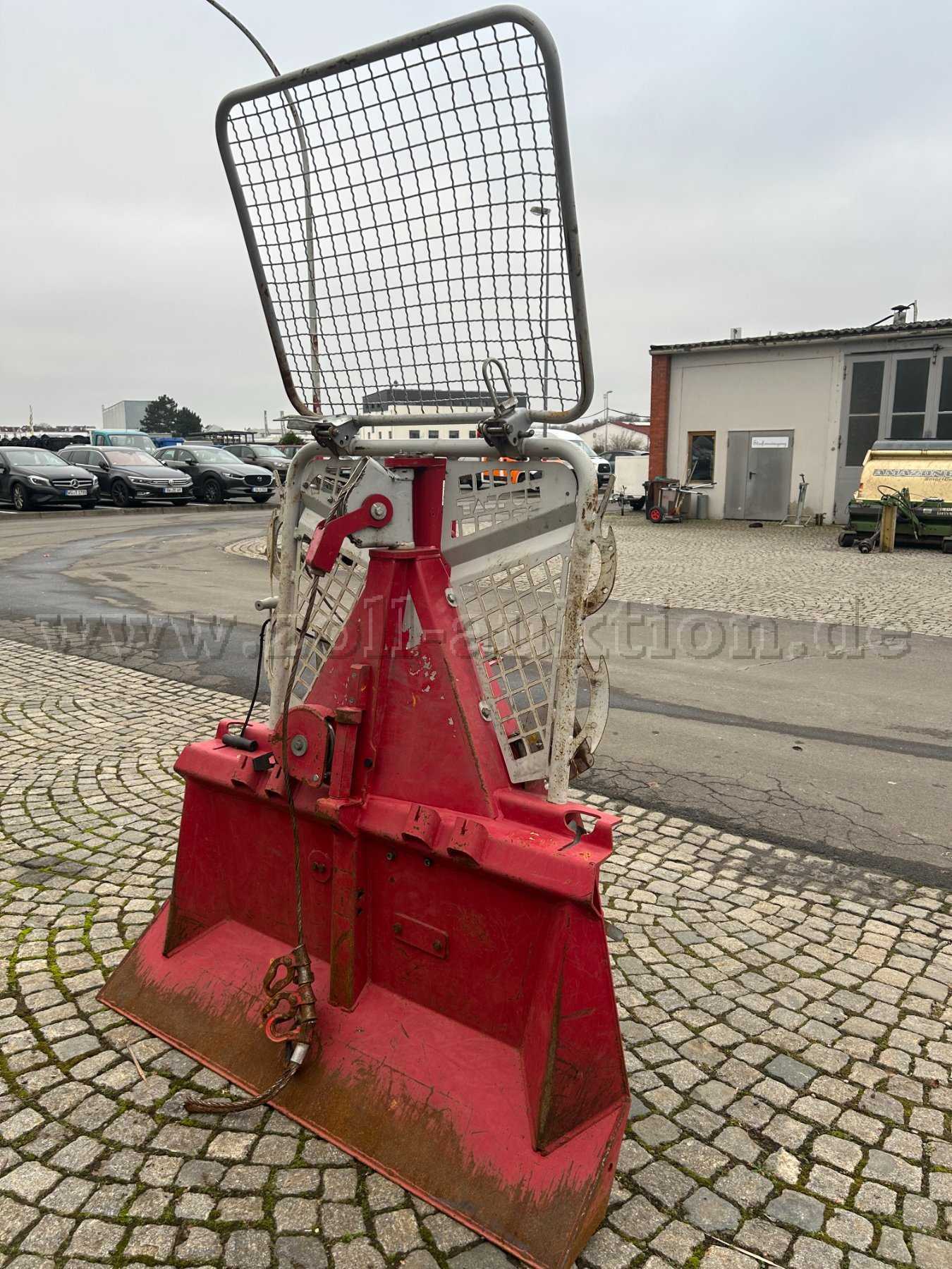 Zoll-Auktion - 1 Forstseilwinde Taifun Planina BJ 2013 !Zugseil defekt ...