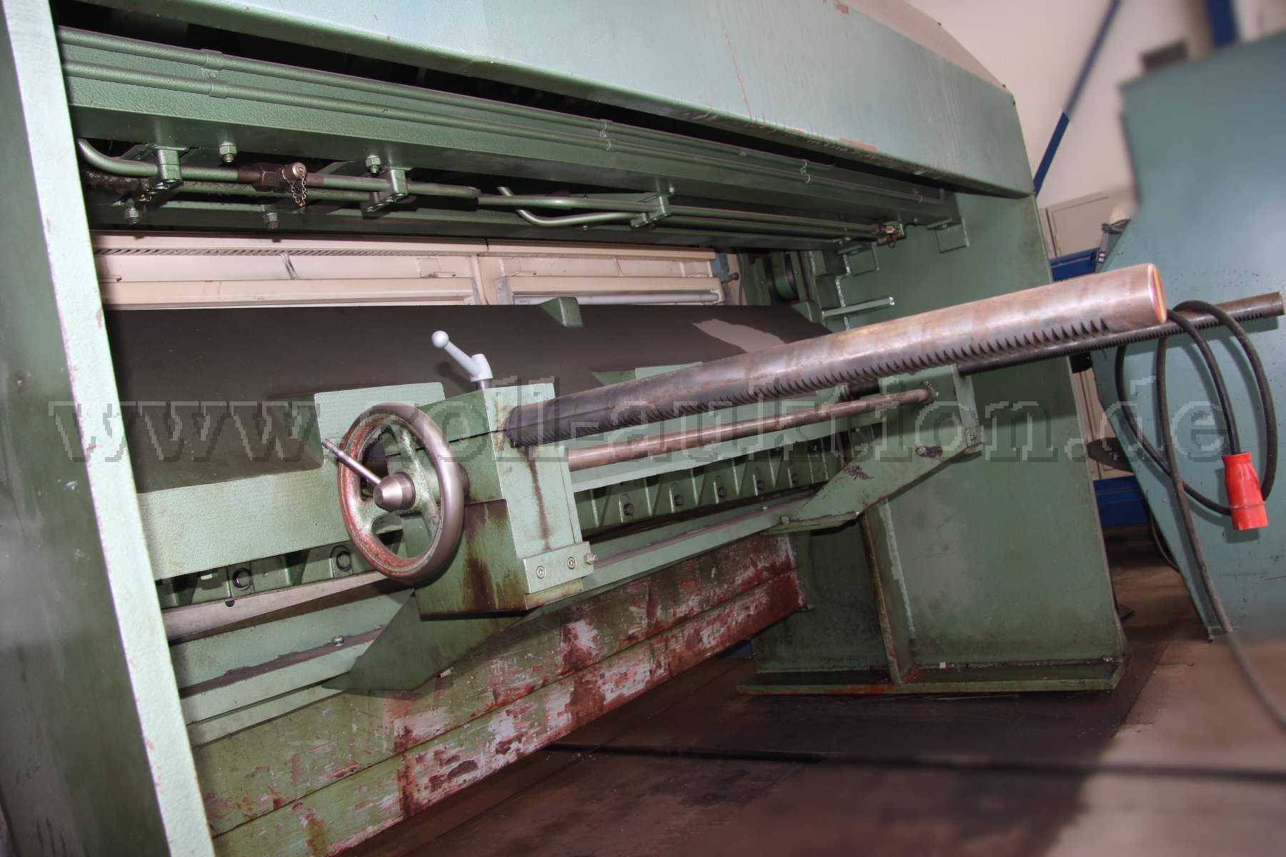 Zoll-Auktion - 1 Hydraulische Hochleistungs-Tafelschere Kramer Modell ...