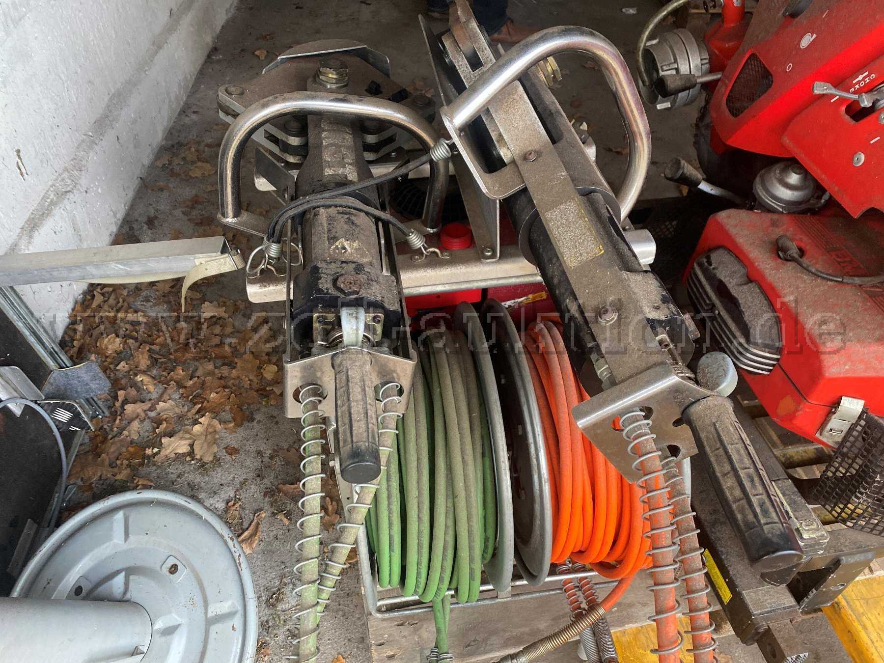 Zoll-Auktion - 1 Hydraulischer Rettungssatz Hale Fire Pump Co. JL-30B z ...