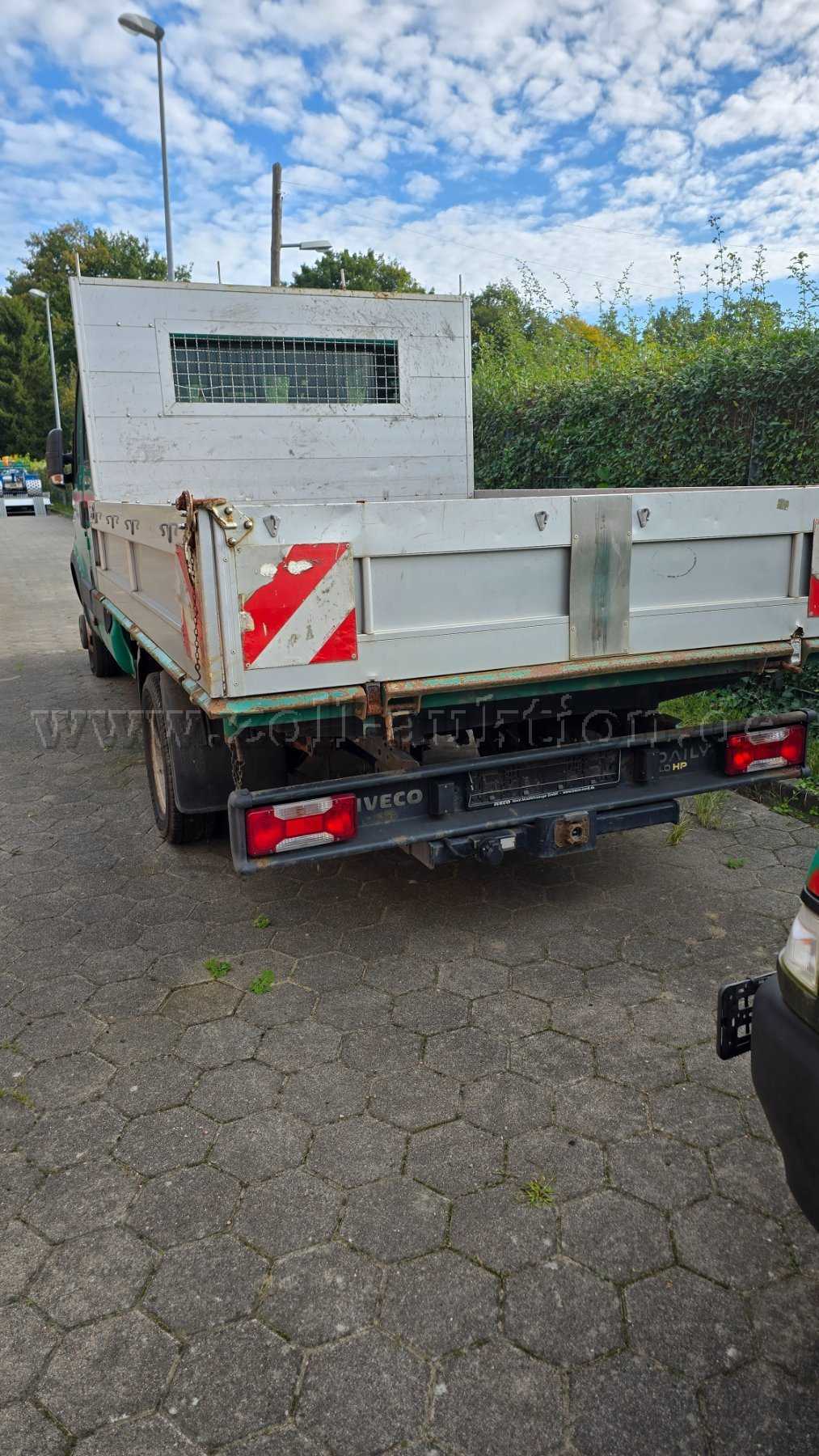 Zoll-Auktion - 1 IVECO LKW 3-Seiten-Kipper Typ C50C defekt, Bastlerfahrzeug (ID 924614)