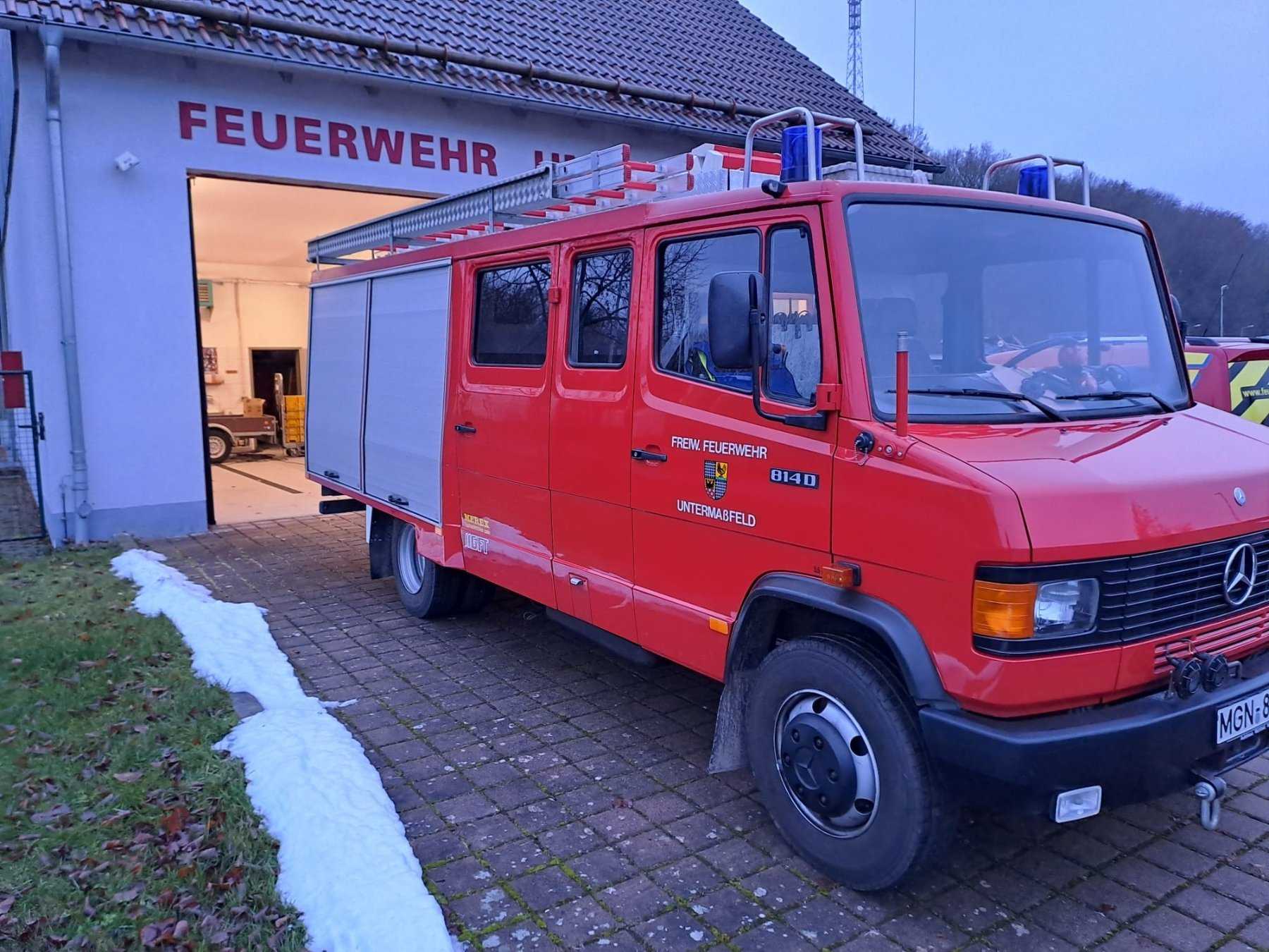 Zoll-Auktion - 1 Löschgruppenfahrzeug LF 8 Mercedes-Benz 814D ...