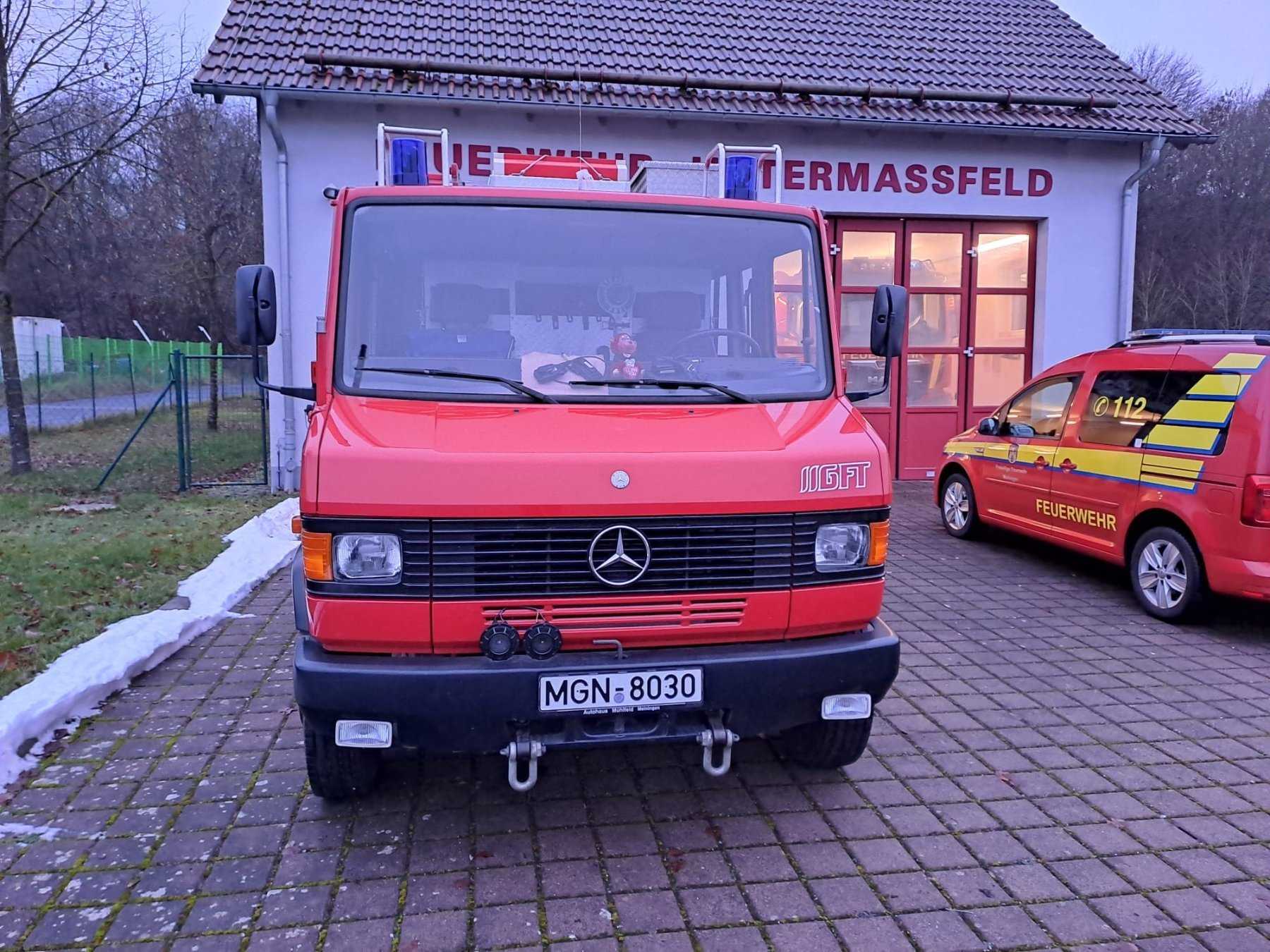 Zoll-Auktion - 1 Löschgruppenfahrzeug LF 8 Mercedes-Benz 814D ...