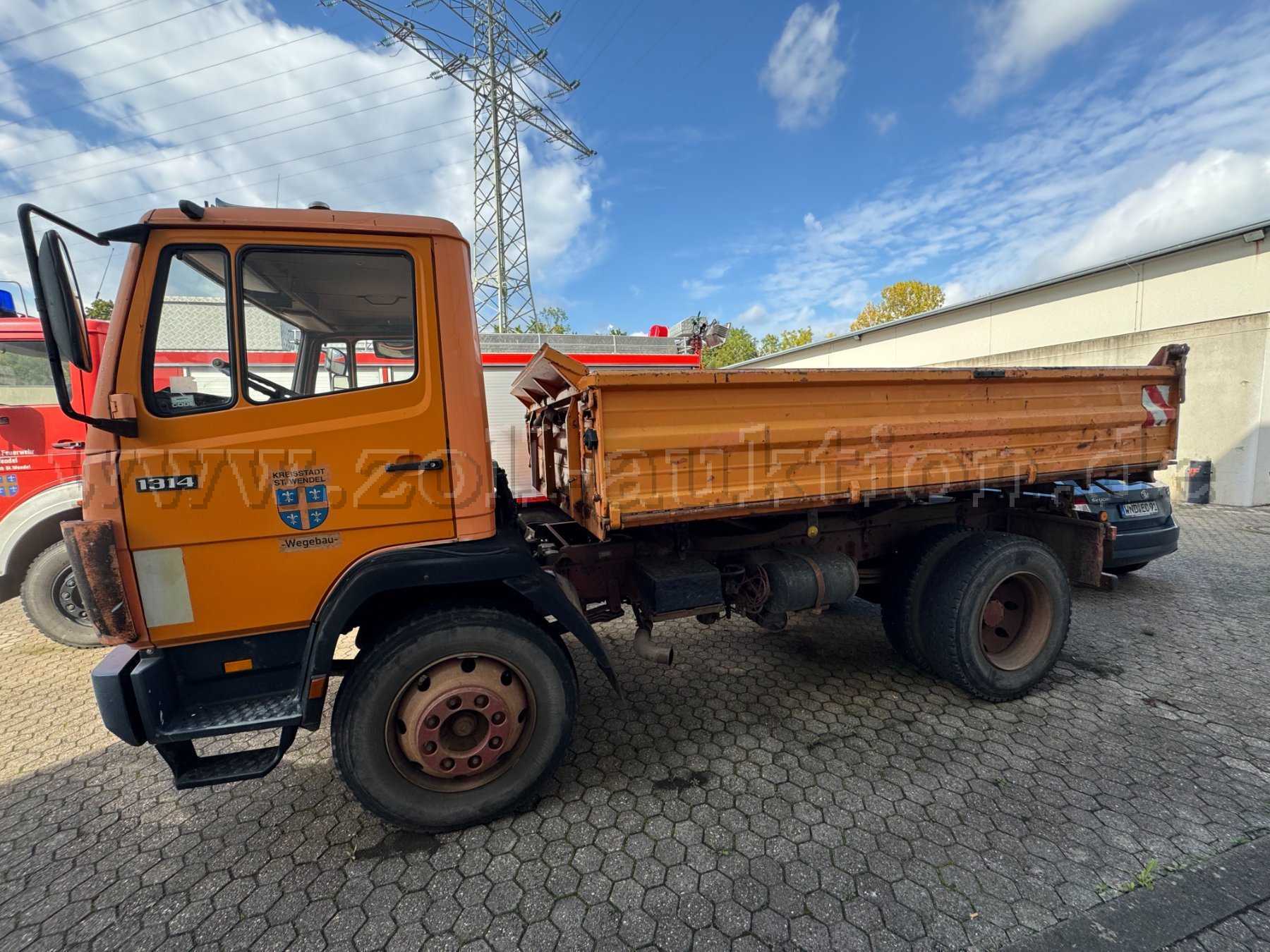 Zoll-Auktion - 1 LKW Pritsche Mercedes - Benz 1314 K (ID 926075)