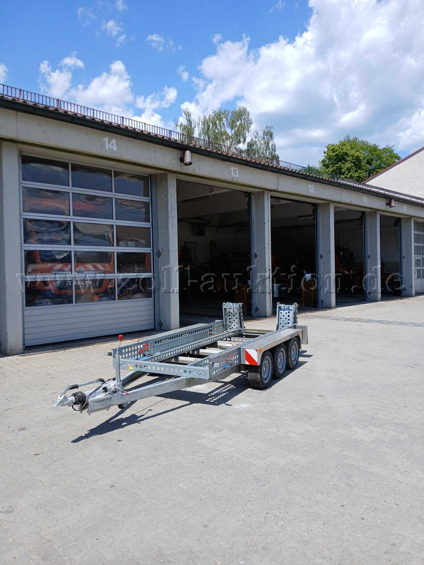 Zoll-Auktion - 1 Leguan 3-Achs Anhänger Te-Ho 3017 Unfallfahrzeug (ID ...