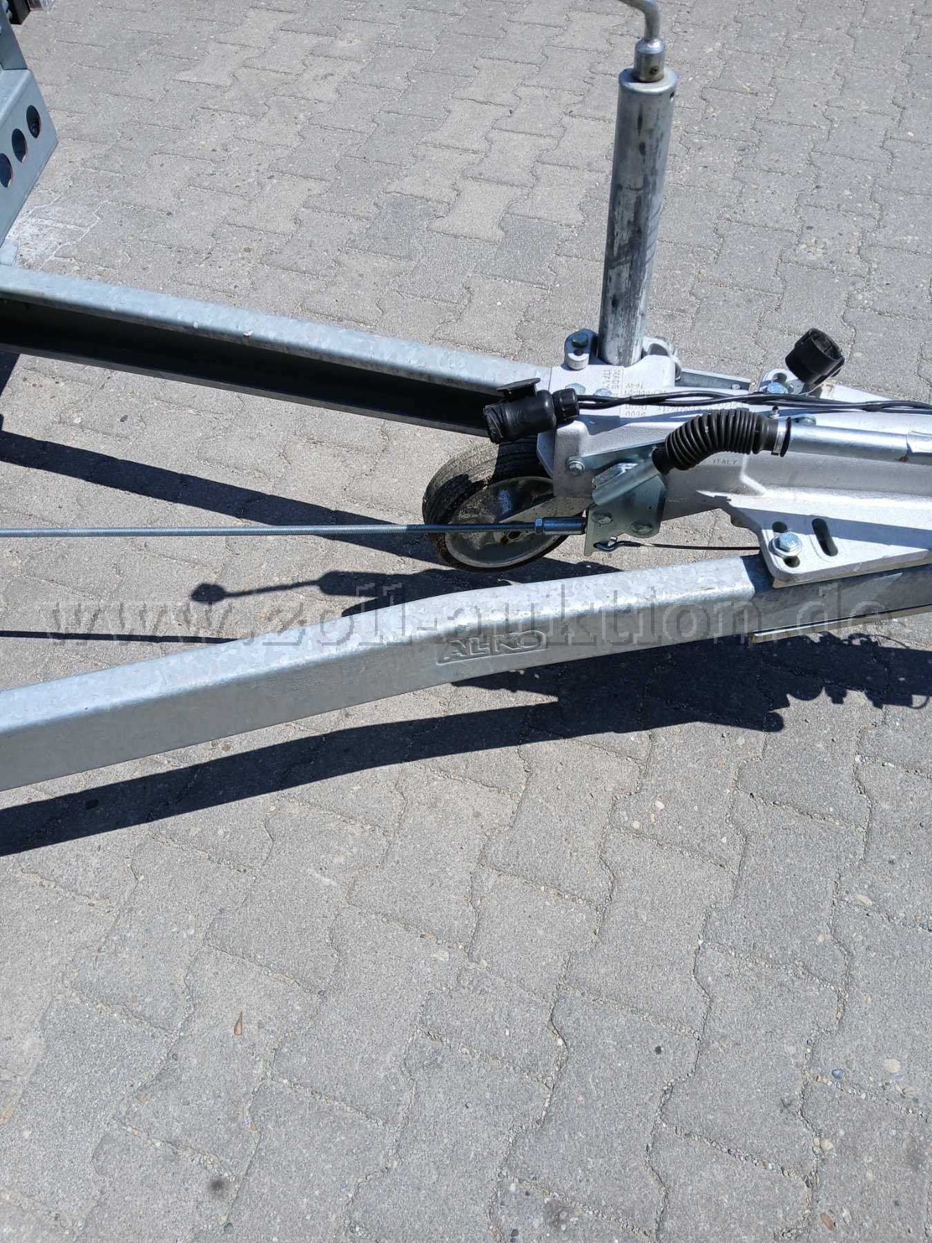 Zoll-Auktion - 1 Leguan 3-Achs Anhänger Te-Ho 3017 Unfallfahrzeug (ID ...