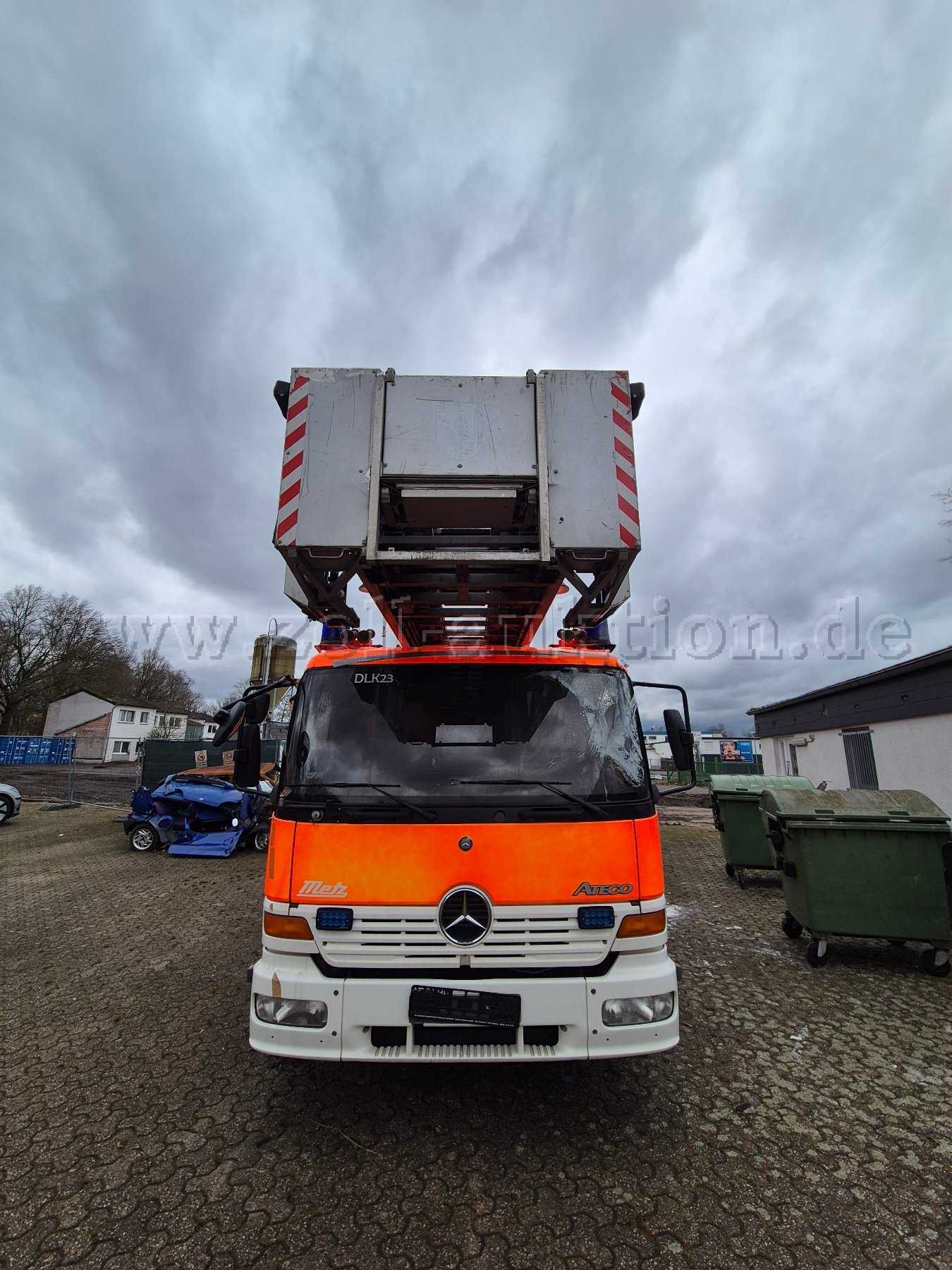 Zoll-Auktion - 1 METZ DLK 23-12 PLC III auf Mercedes Benz Atego 1528 ...