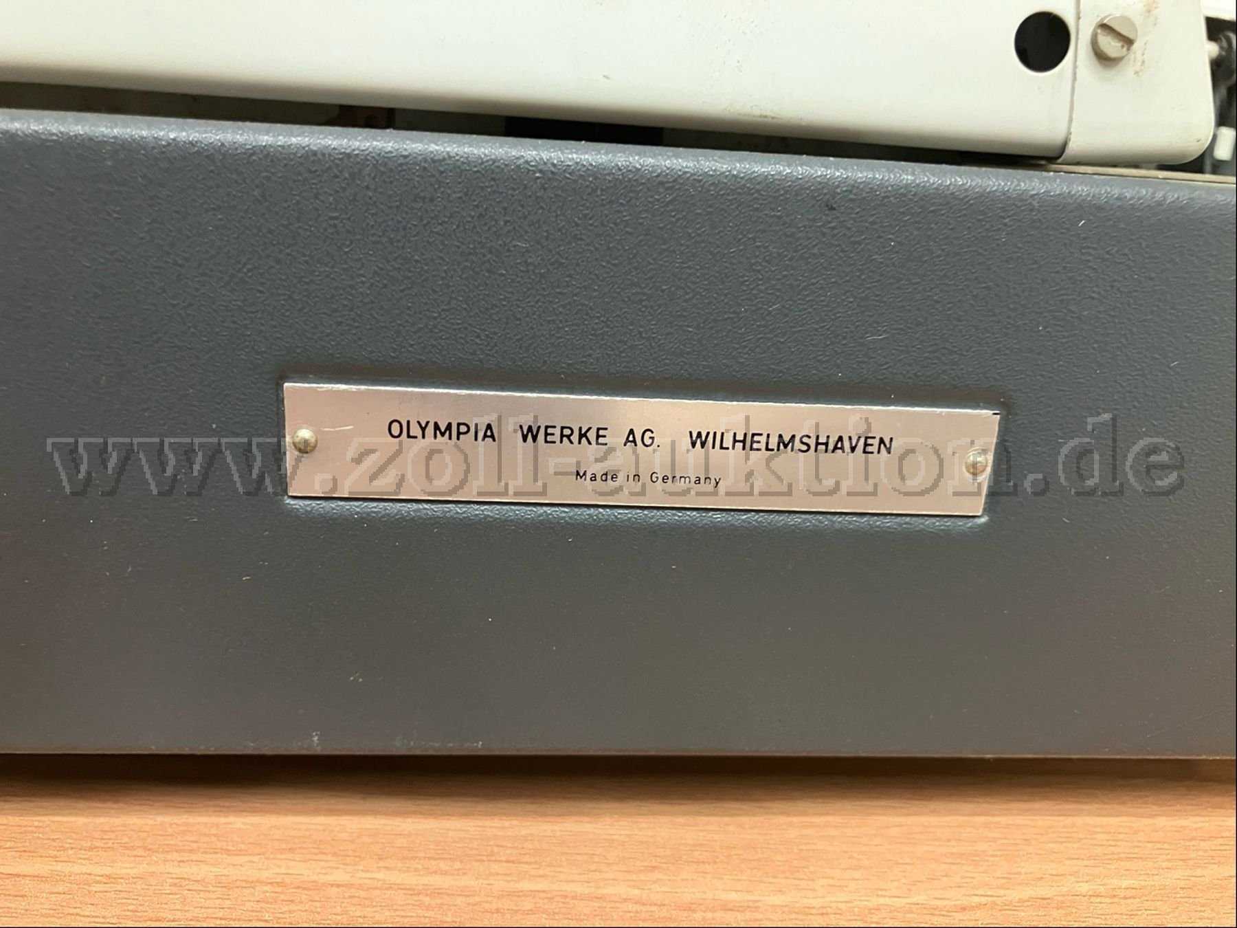 Zoll-Auktion - 1 Mechanische Schreibmaschine Olympia "Monica" (alt ...