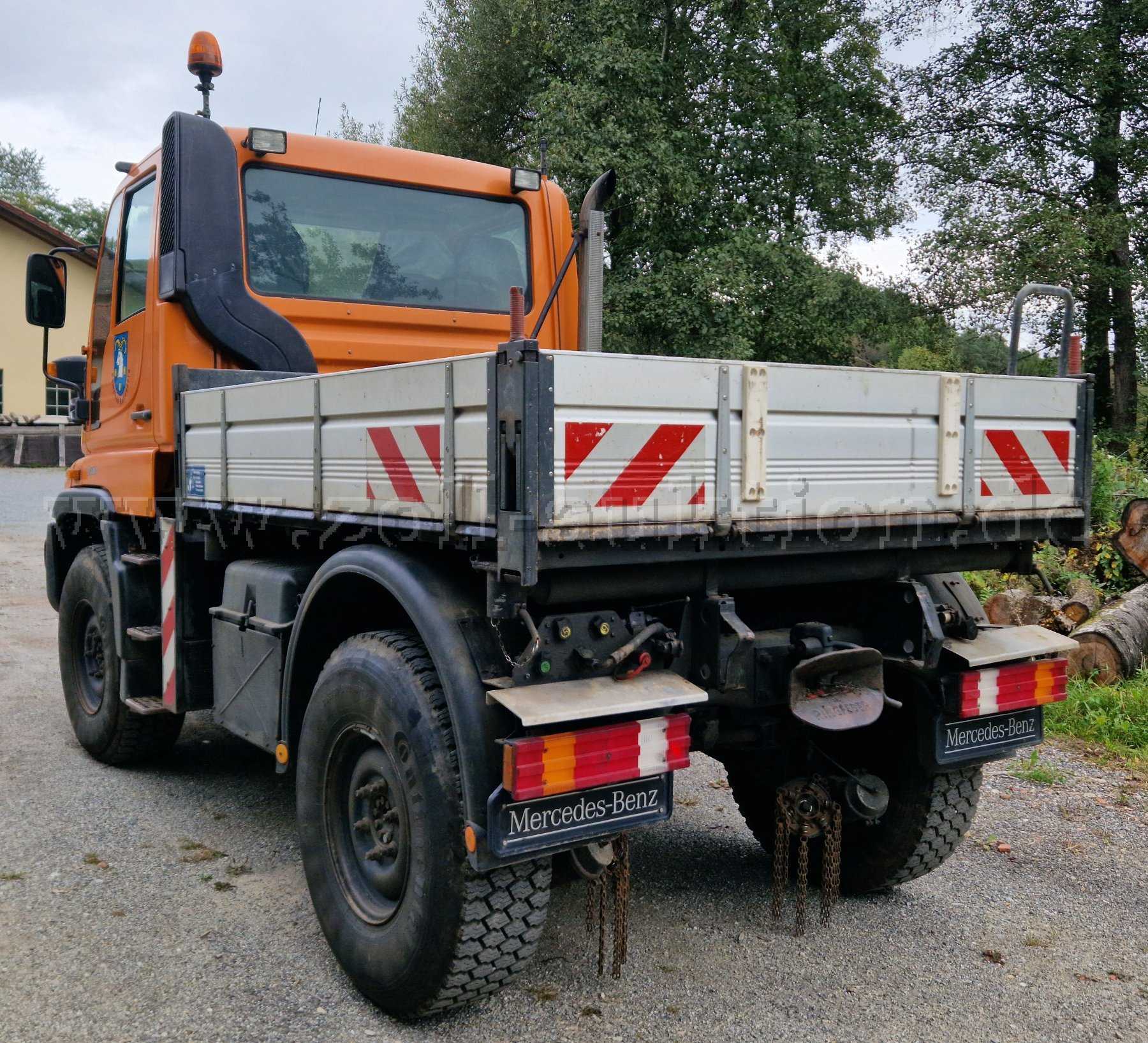 Zoll-Auktion - 1 Mercedes-Benz Unimog U 300 (405/10) (ID 920843)