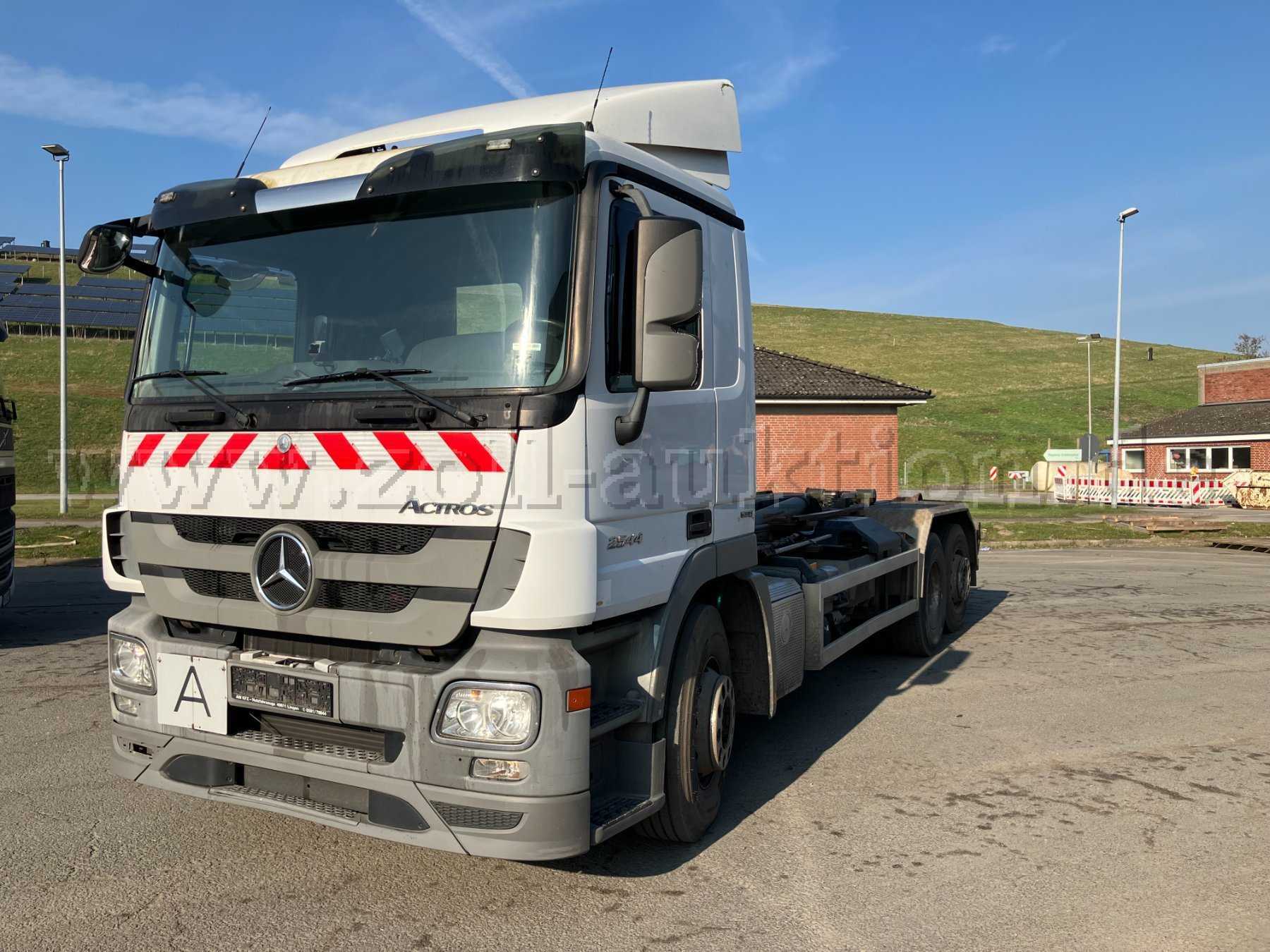 Zoll-Auktion - 1 Mercedes Benz Actros mit Meiller Abrollkipper (ID 949404)
