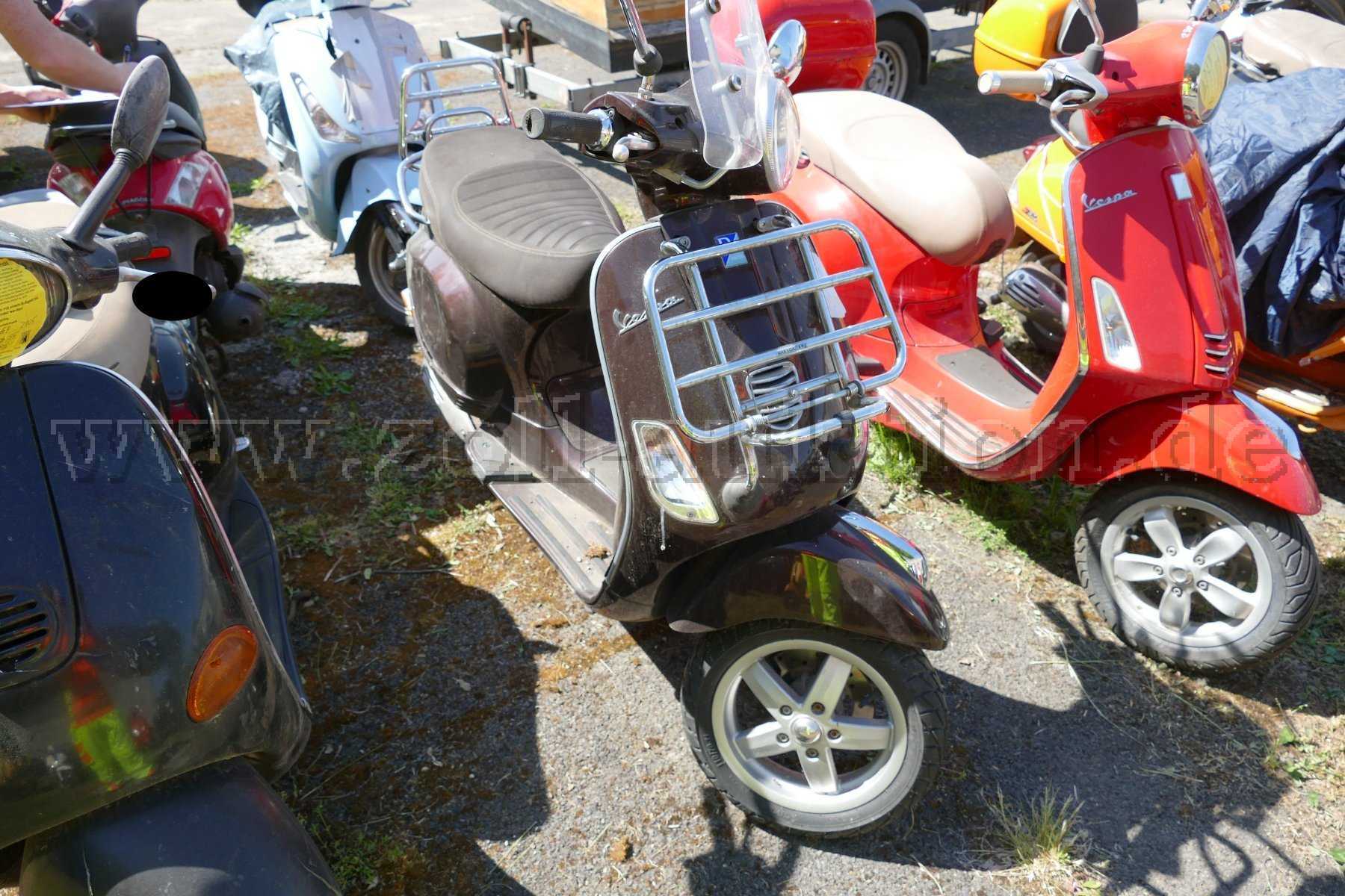 Zoll-Auktion - 1 Moped Piaggio Vespa Touring LX 50 / Bastlerfahrzeug ...