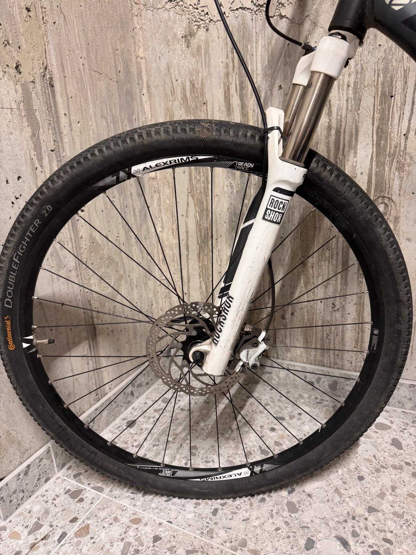 Zoll-Auktion - 1 Mountainbike Cube Acid CMPT, Schwarz/Weiß, 29 ...