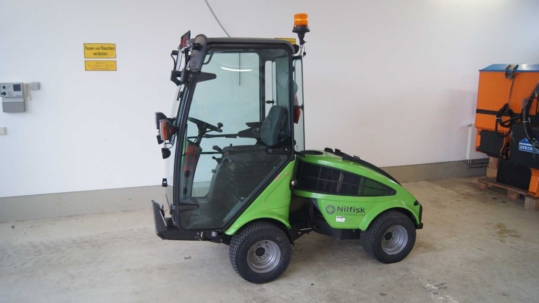 Zoll-Auktion - 1 Nilfisk City Ranger 2250 Grundgerät mit Kehr und ...