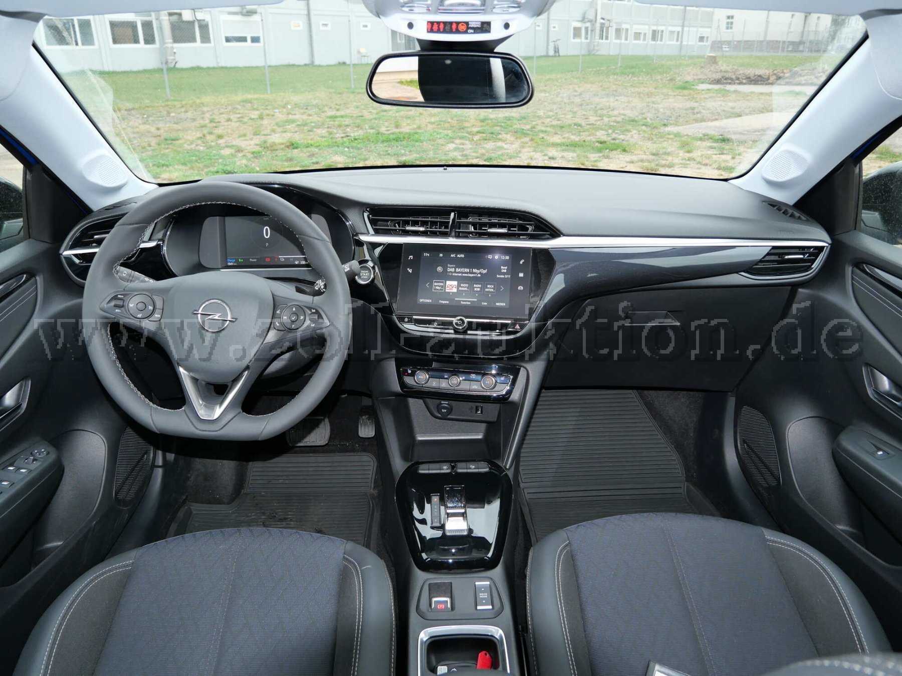 Zoll-Auktion - 1 Opel Corsa F e Elegance - BD8-2215E (ID 963122)