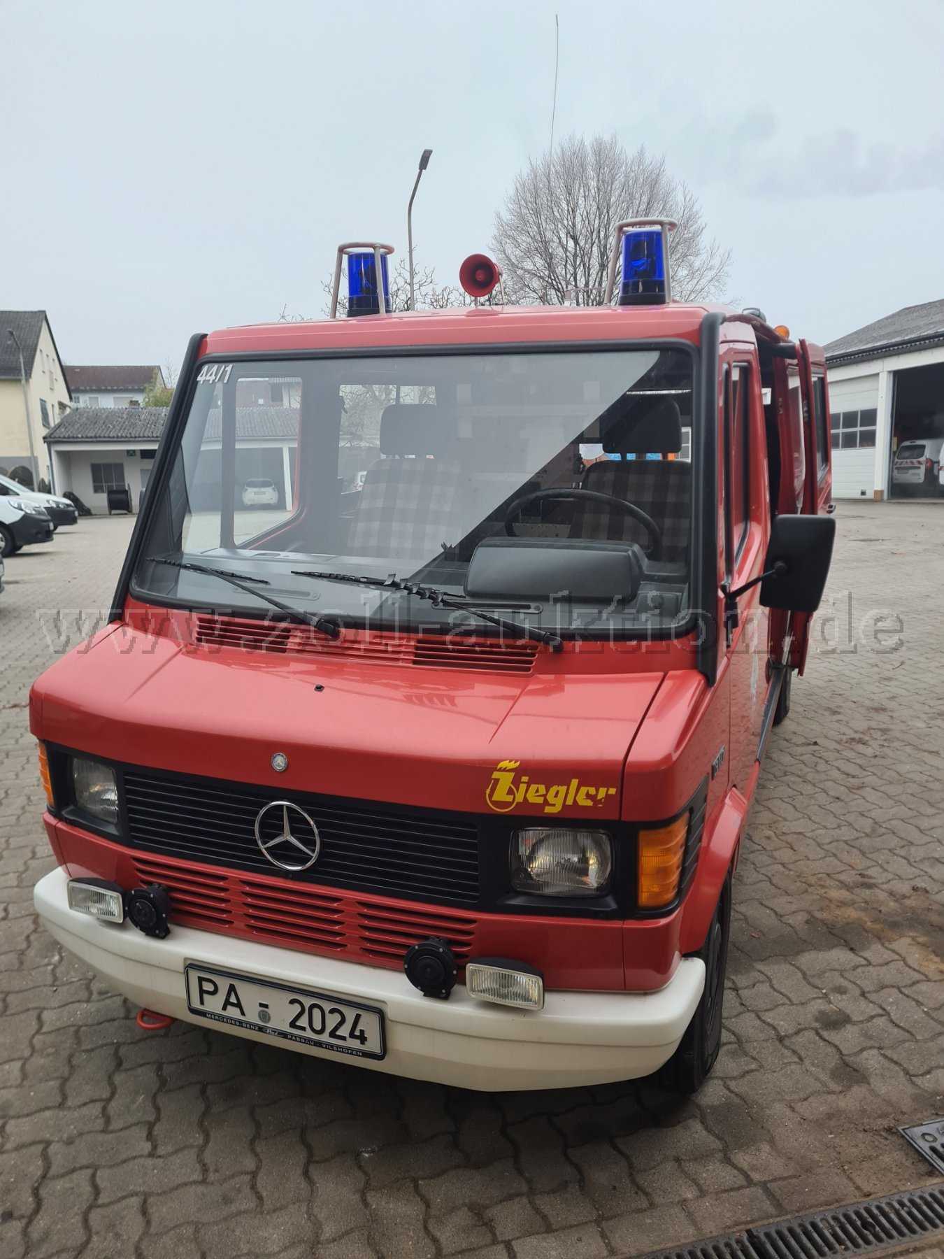 Zoll-Auktion - 1 TSF auf Mercedes Benz 310 KA (ID 939176)