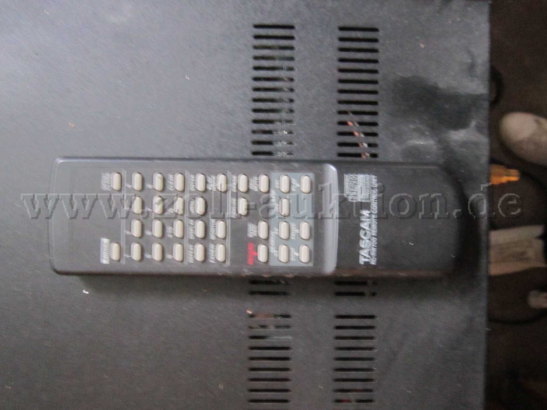Zoll-Auktion - 1 Tascam CD-RW 700 (CD-Recorder) (ID 962857)