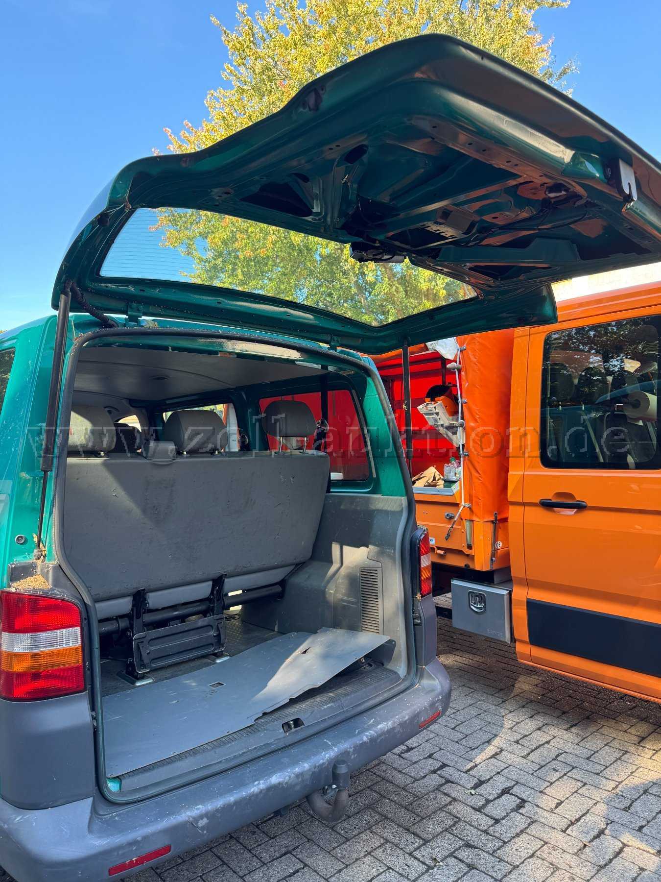 Zoll-Auktion - 1 Volkswagen Transporter T5 (7HC) 9-Sitzer (ID 947069)