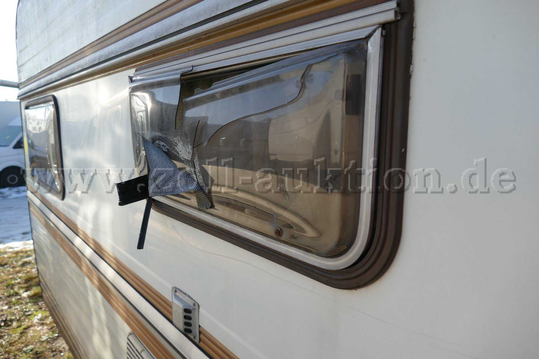 Zoll-Auktion - 1 Wohnwagen Hobby Typ 520 / Unfall- Bastlerfahrzeug (ID ...