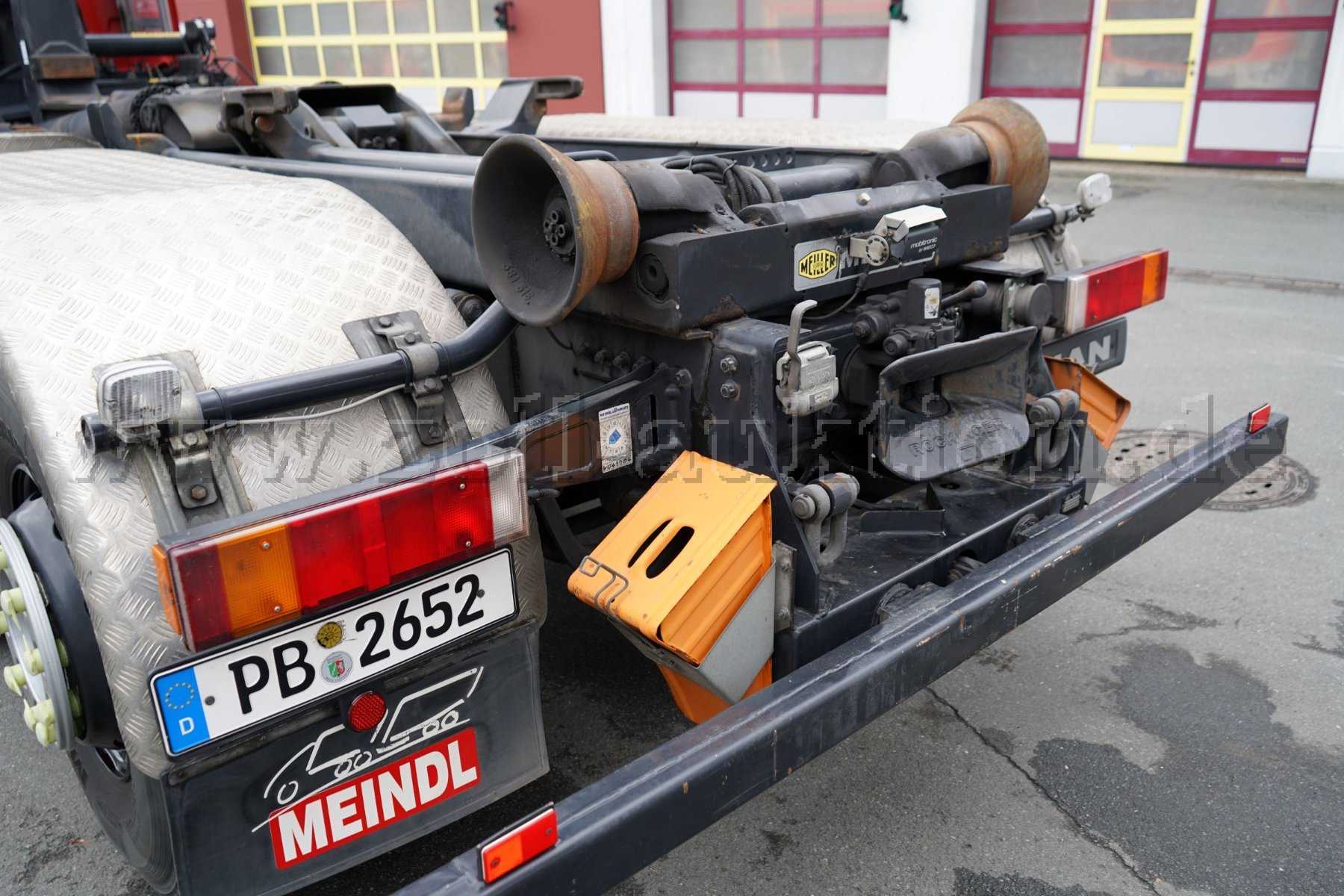 Zoll-Auktion - 1 ehem. Wechsellader mit Kran MAN TGA 26.360/Meindl (ID ...