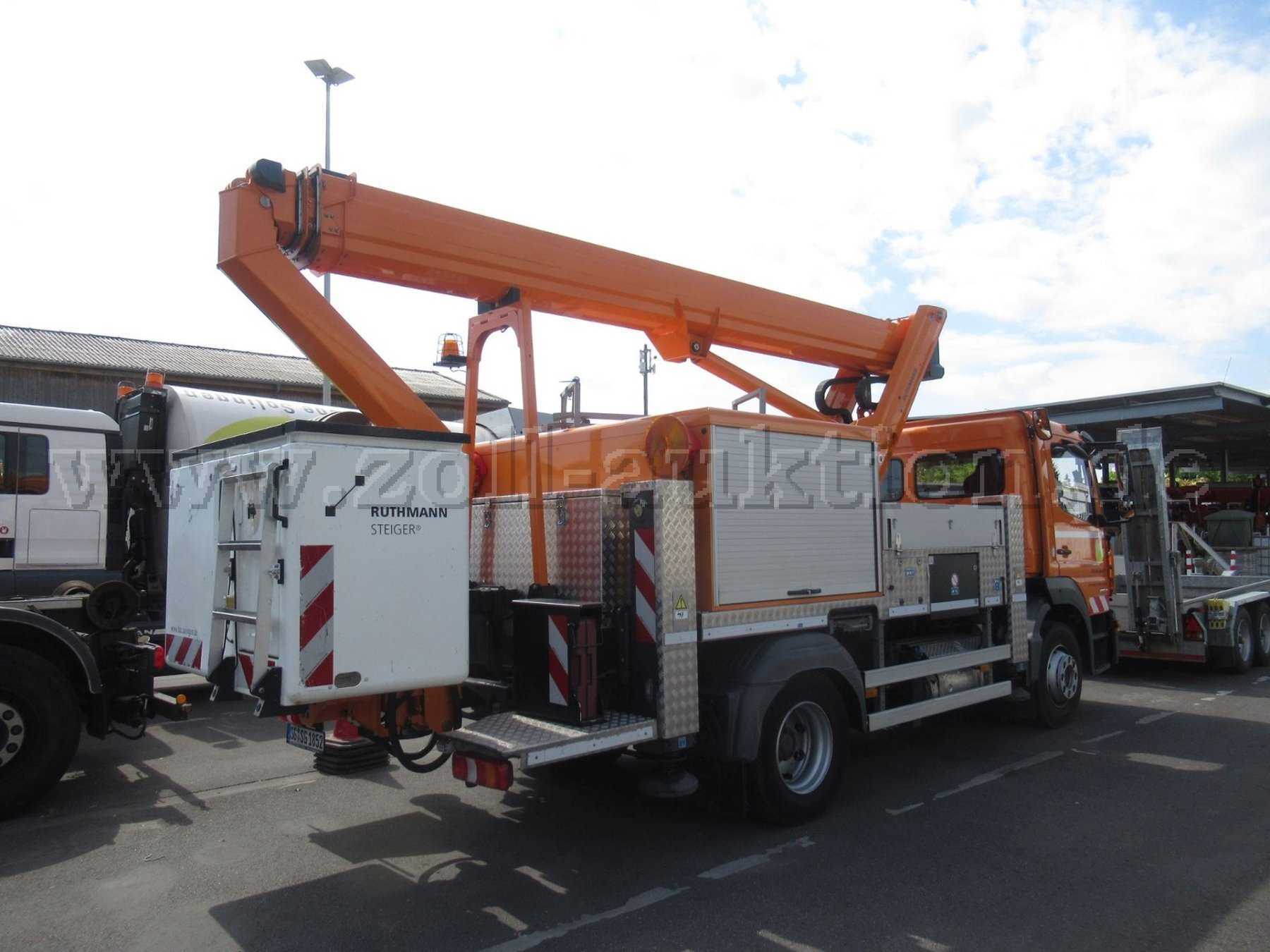 Zoll-Auktion - 1 selbstfahrende Arbeitsmaschine, Daimler Truck, Atego ...