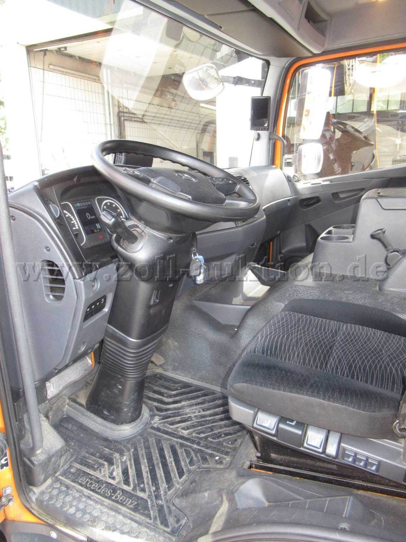 Zoll-Auktion - 1 selbstfahrende Arbeitsmaschine, Daimler Truck, Atego ...