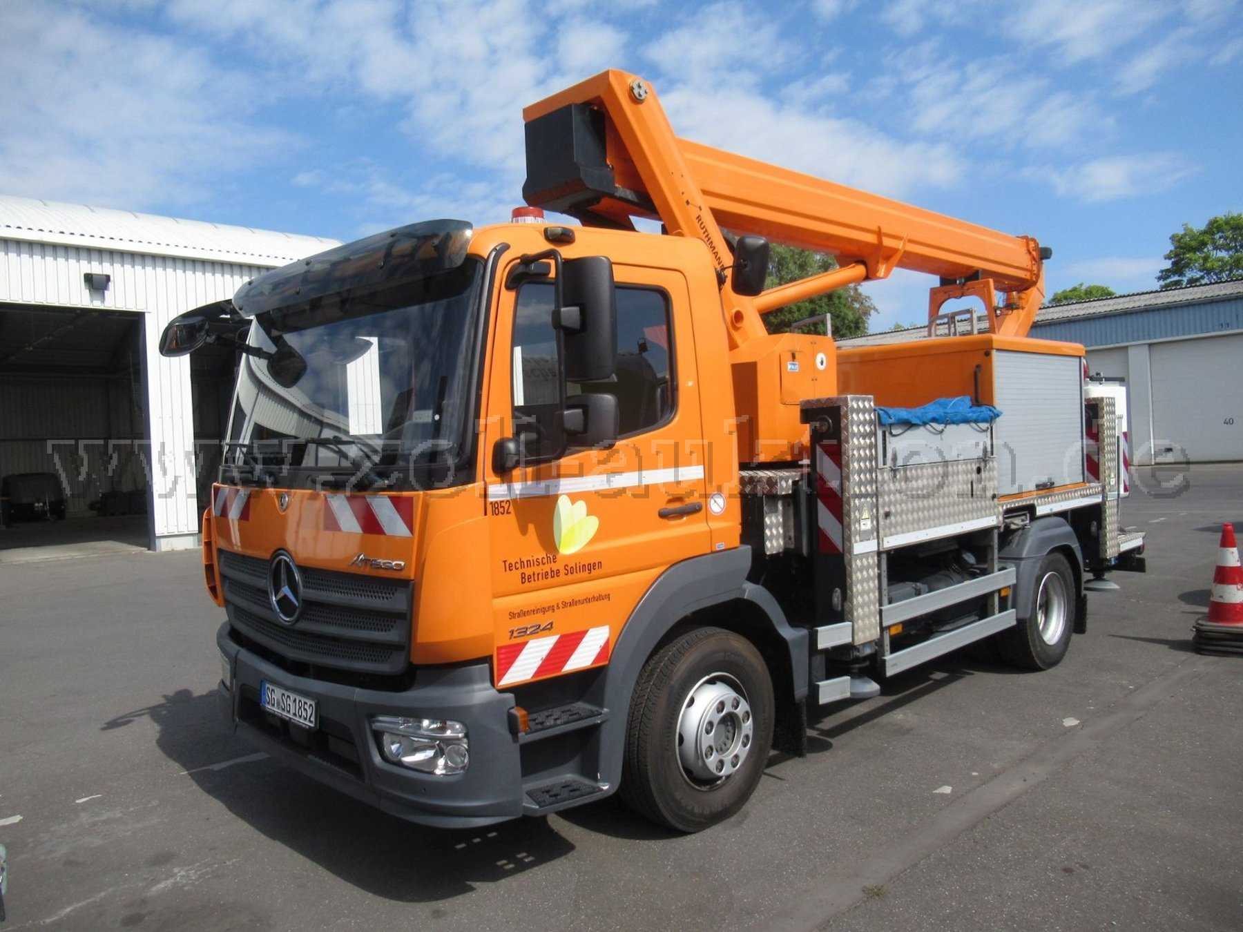 Zoll-Auktion - 1 selbstfahrende Arbeitsmaschine, Daimler Truck, Atego ...