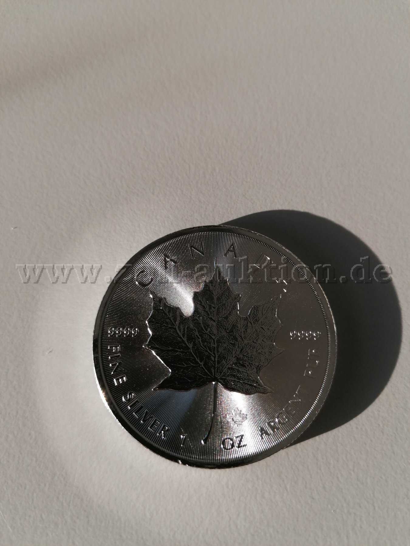 Zoll-Auktion - 25 Silbermünzen Maple Leaf 1 oz Canada 5 Dollars 2022 NEU (ID 930974)