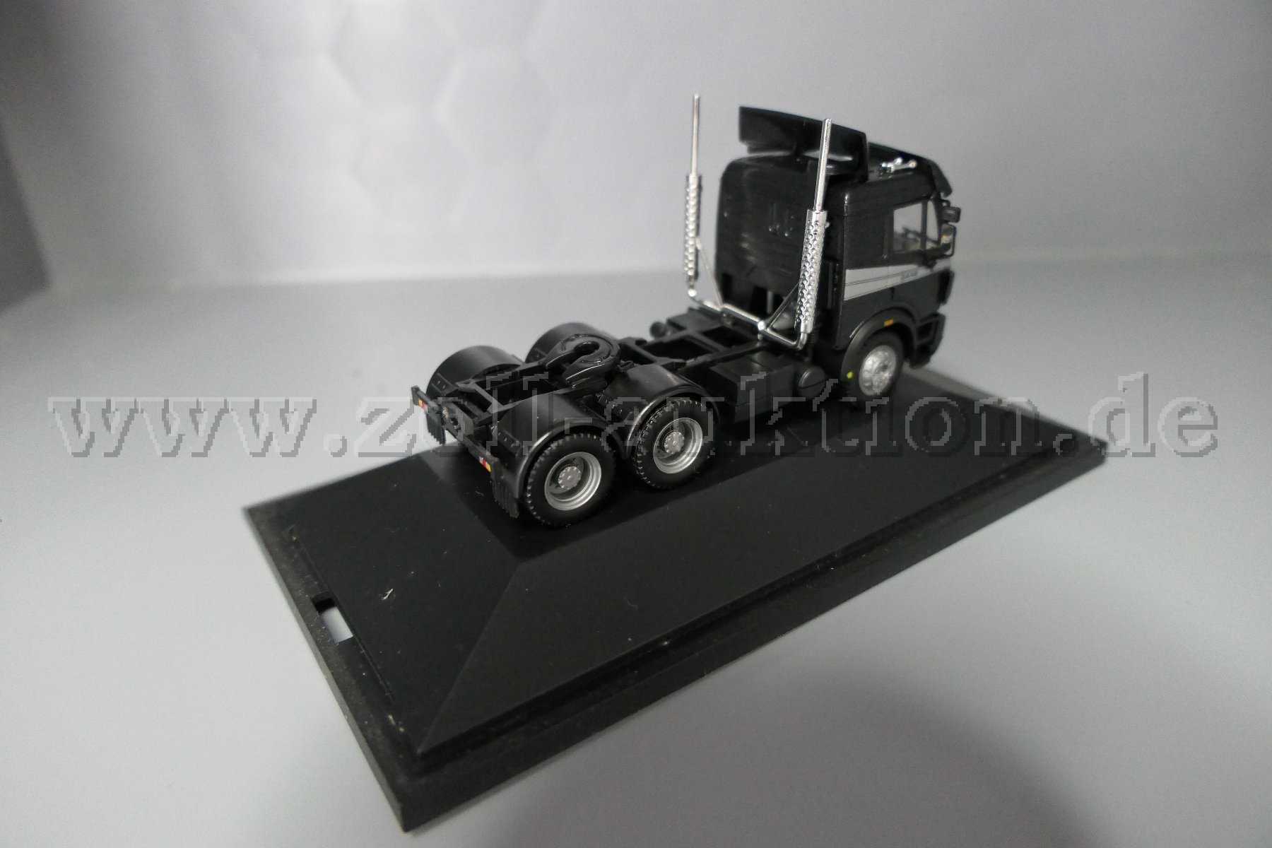 Zoll-Auktion - 2 Sattelzugmaschinen von Herpa Mercedes Benz 2448 SK und ...