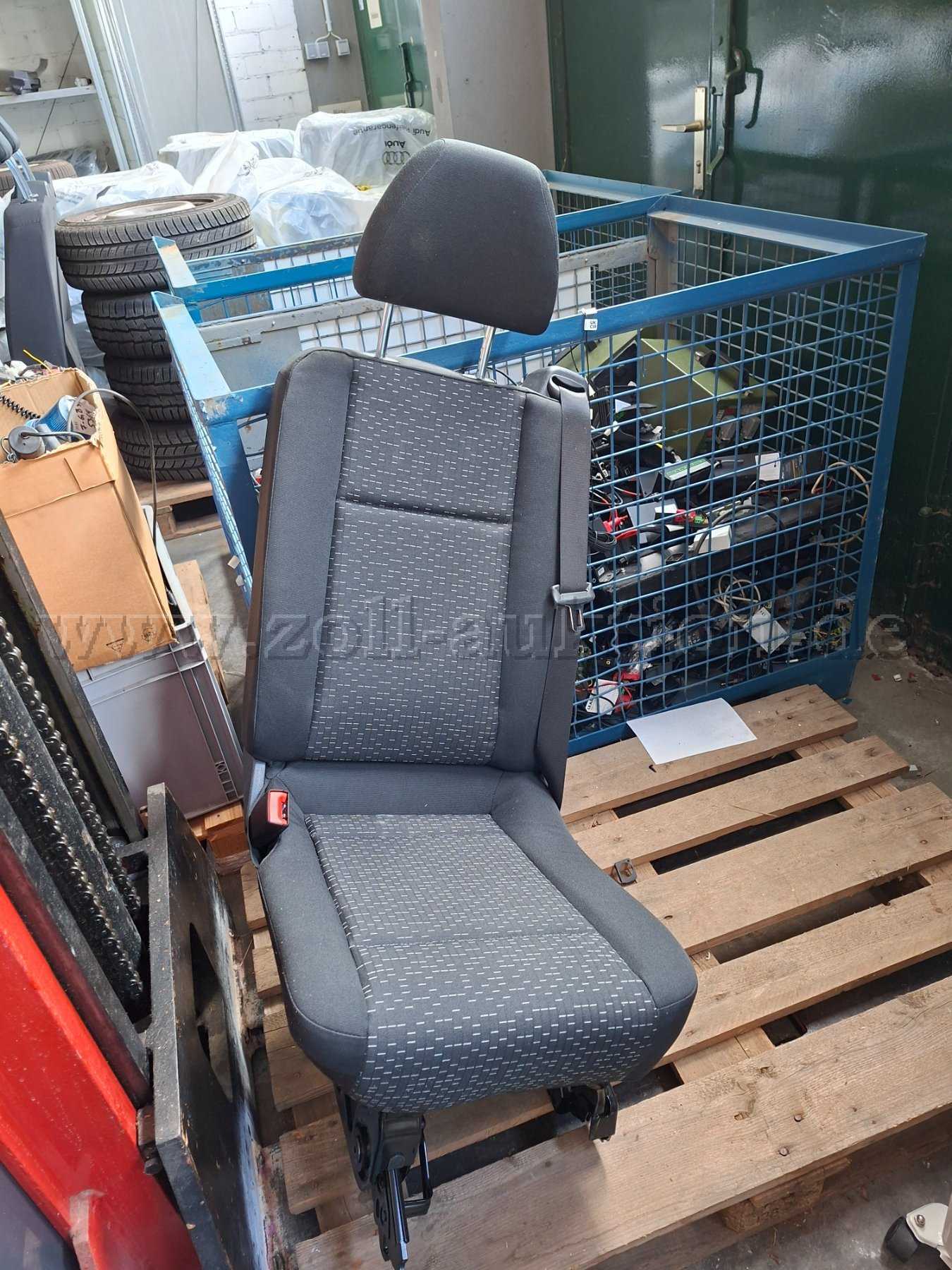 Zoll-Auktion - 2 Sitze Mercedes-Benz Vito Baujahr 2025 (ID 965939)