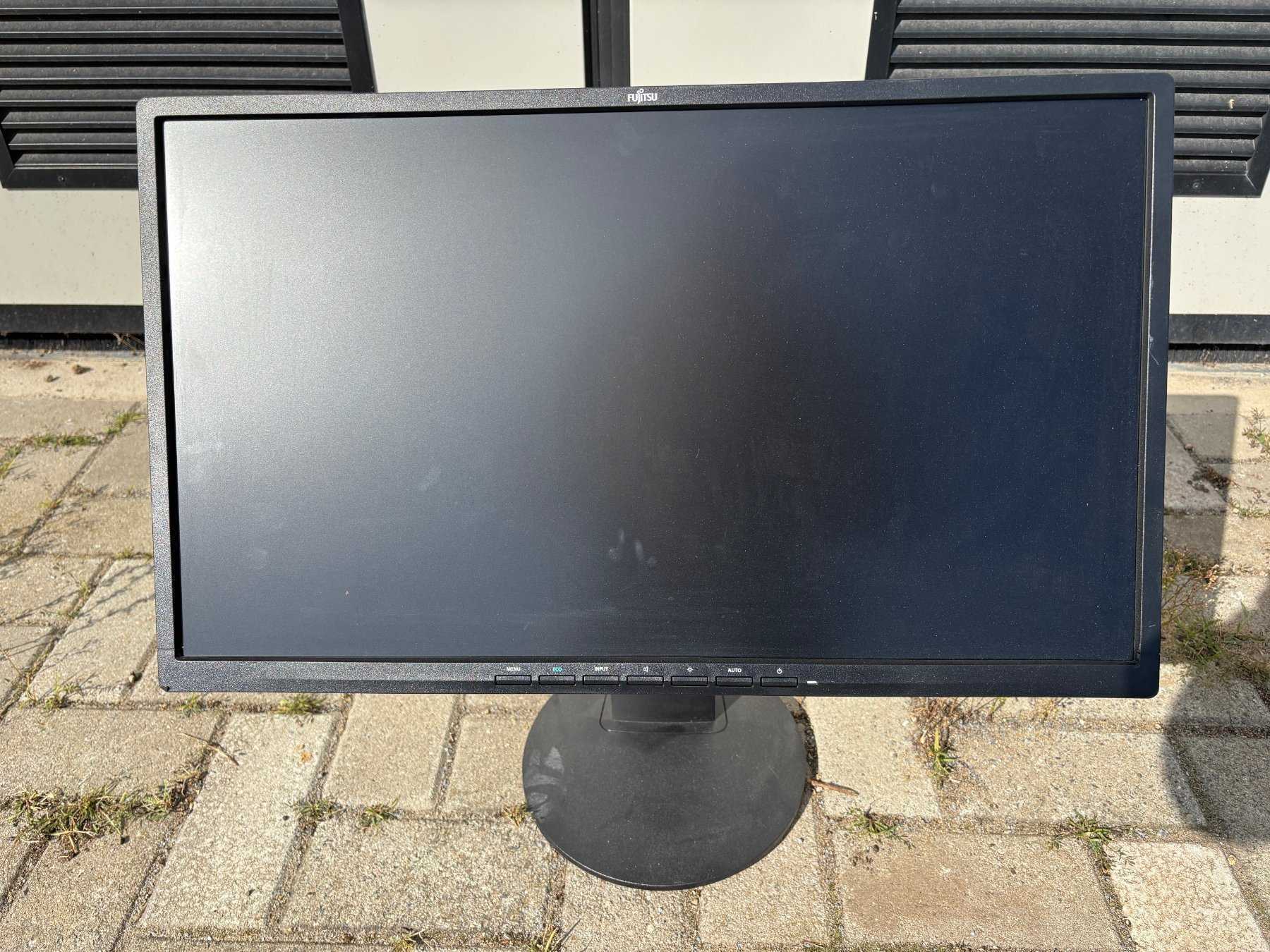 Zoll-Auktion - 4 Fujitsu B24-8TS Pro 23.8 Zoll gebraucht (ID 933603)