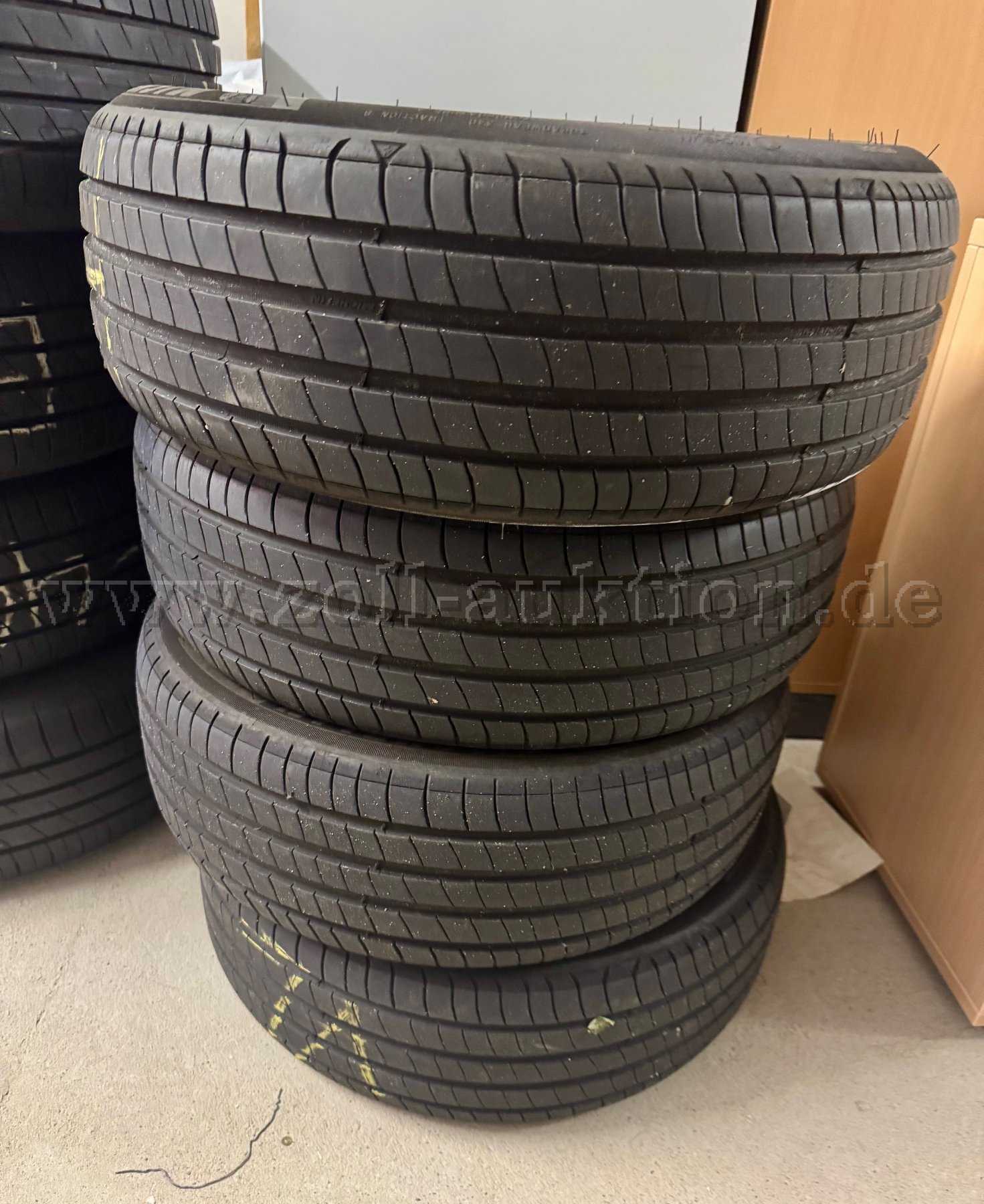 Zoll-Auktion - 4 Ganzjahresreifen Michelin 195/55 R 16, e .primacy, 6 ...